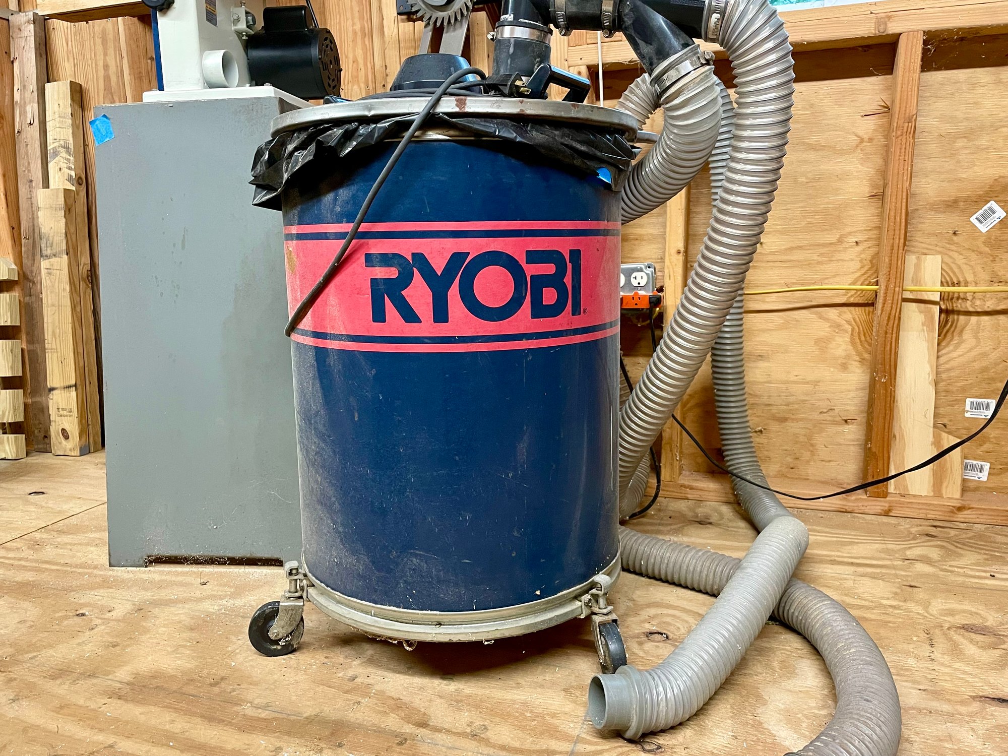 Ryobi Industrial Canister Vacuum Model IDV-28 #40790706 | Auctionninja.com