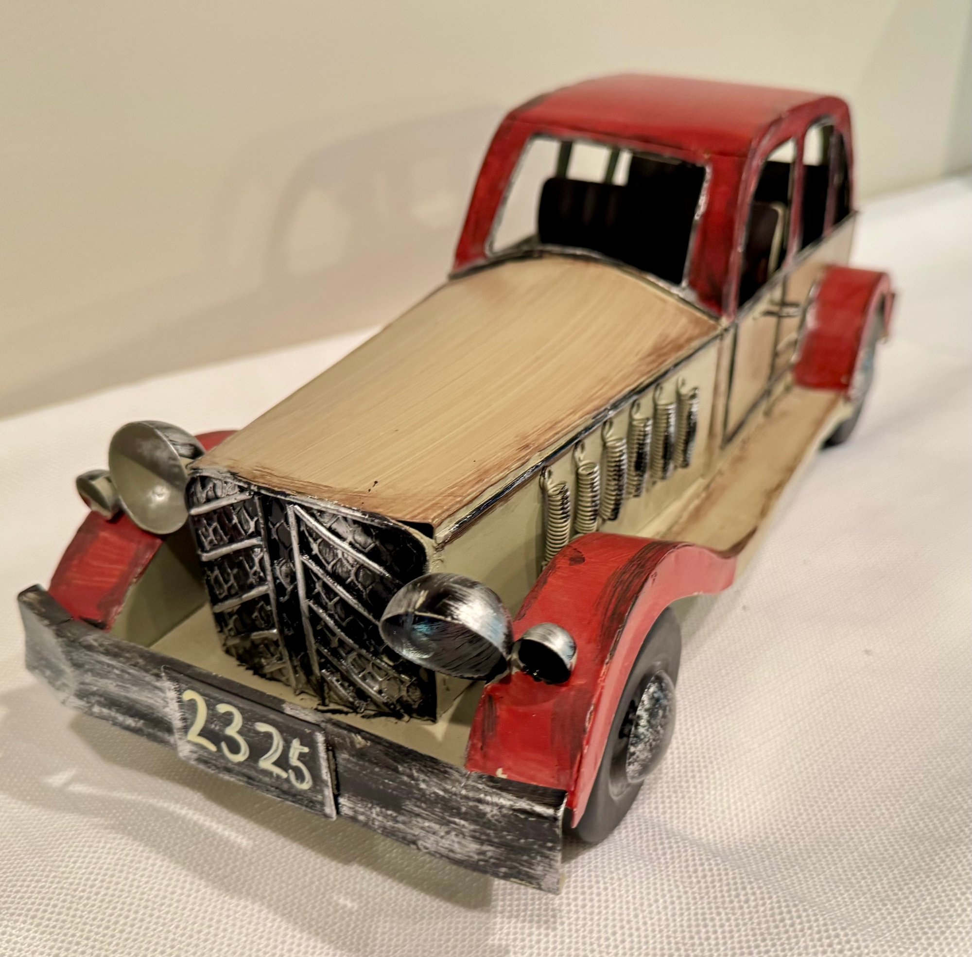 A Vintage Tin Metal Model Car #2147268 | Auctionninja.com
