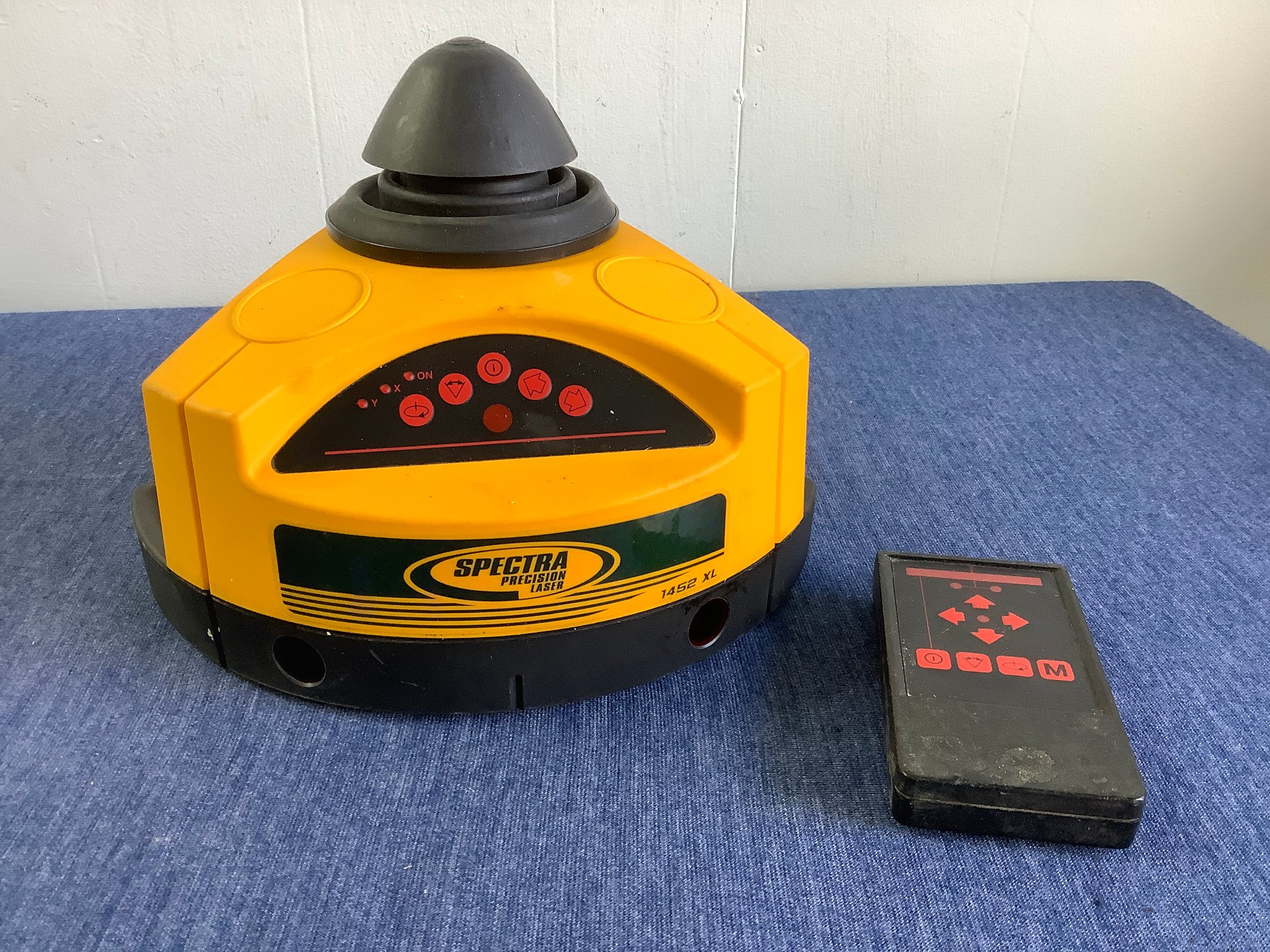 SPECTRA 1452 XL LASER LEVEL #39 #1930248 | Auctionninja.com