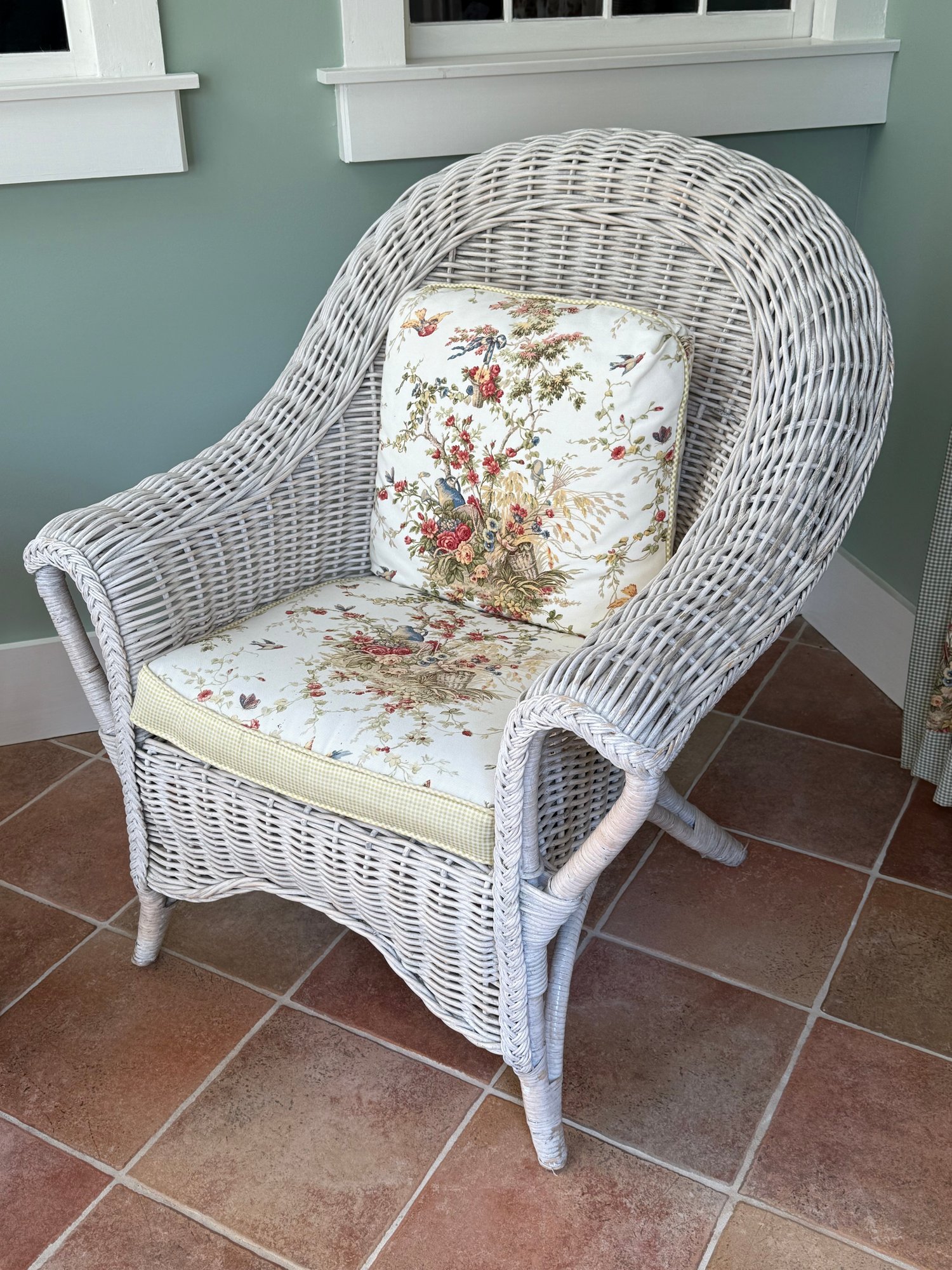 A Pretty Pair Of White Wicker Chairs #40848989 | Auctionninja.com