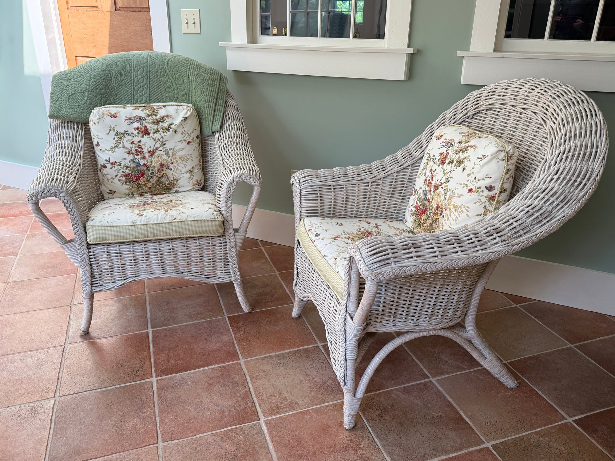 A Pretty Pair Of White Wicker Chairs #40848989 | Auctionninja.com