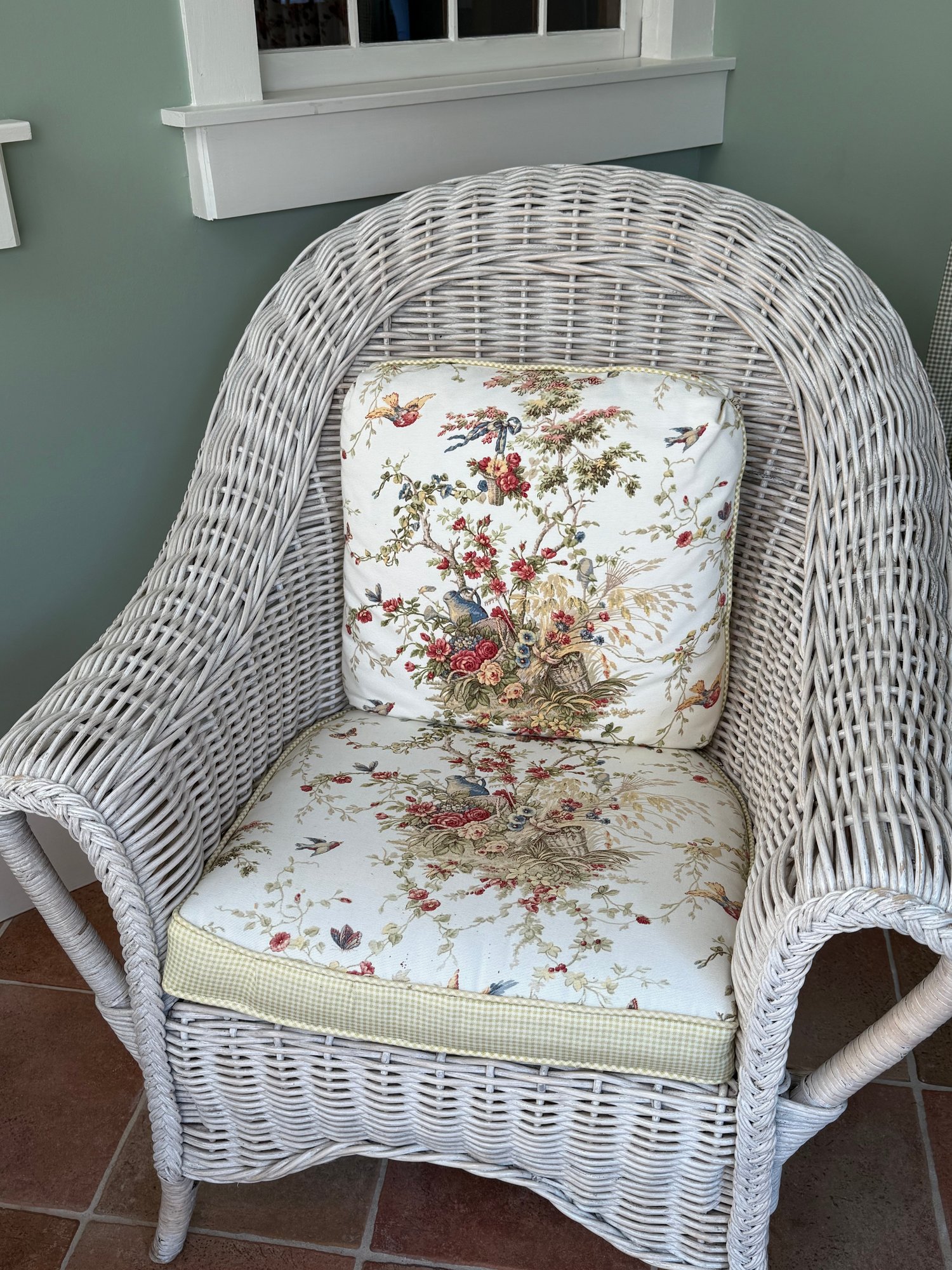 A Pretty Pair Of White Wicker Chairs #40848989 | Auctionninja.com
