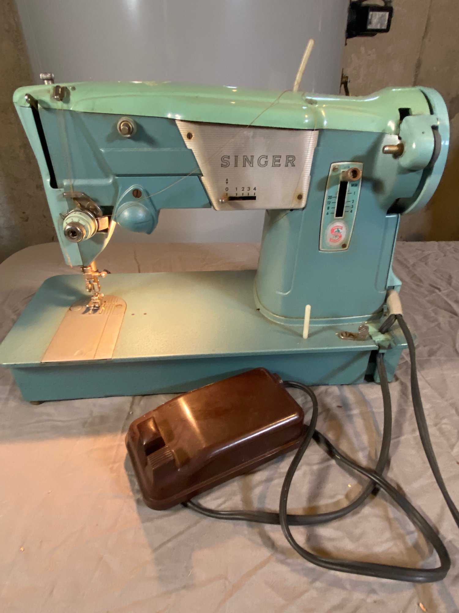 Vintage Singer Sewing Machine 327 #1908101 | Auctionninja.com