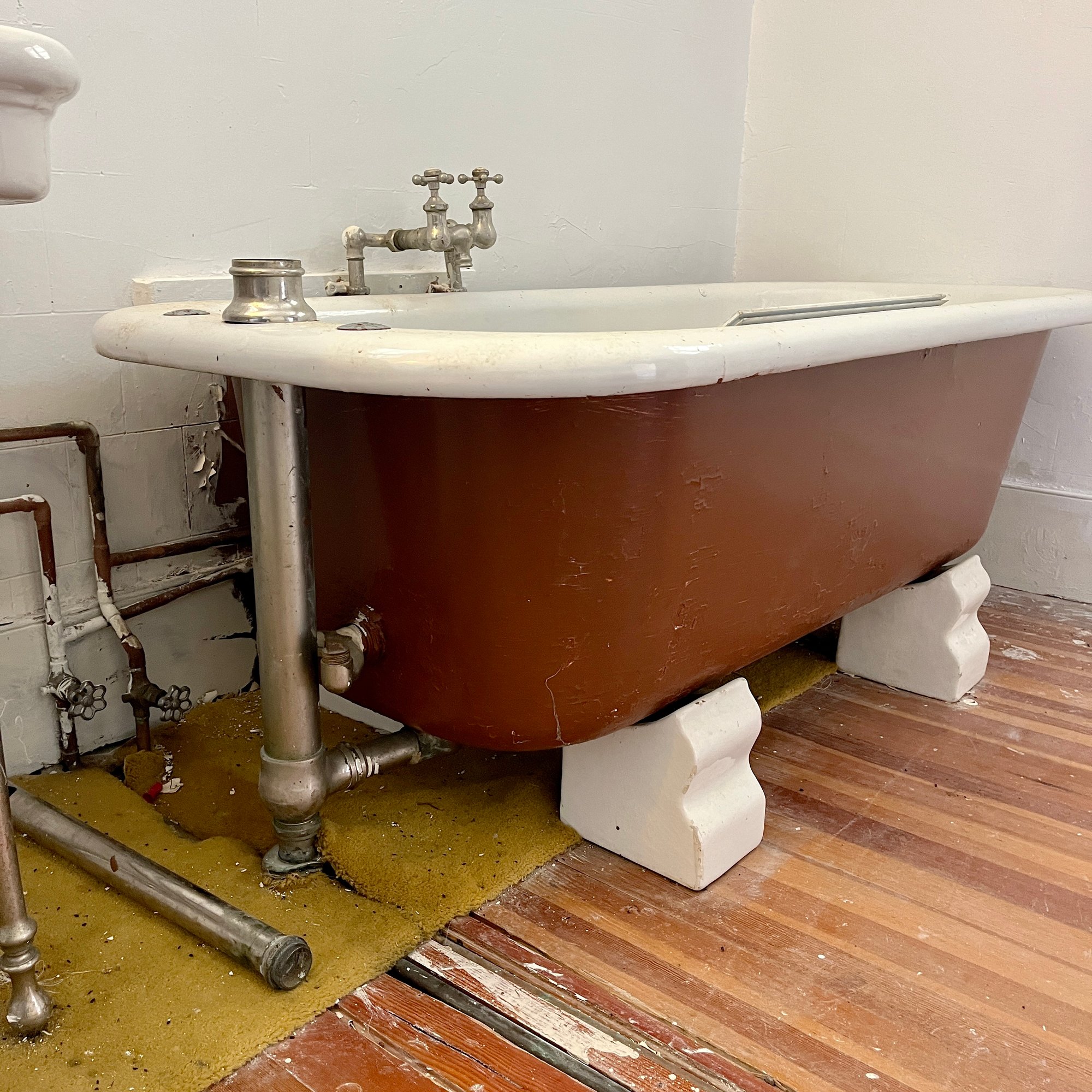 An Antique Cast Iron Stand Alone Tub With Fireclay Feet - Basement ...