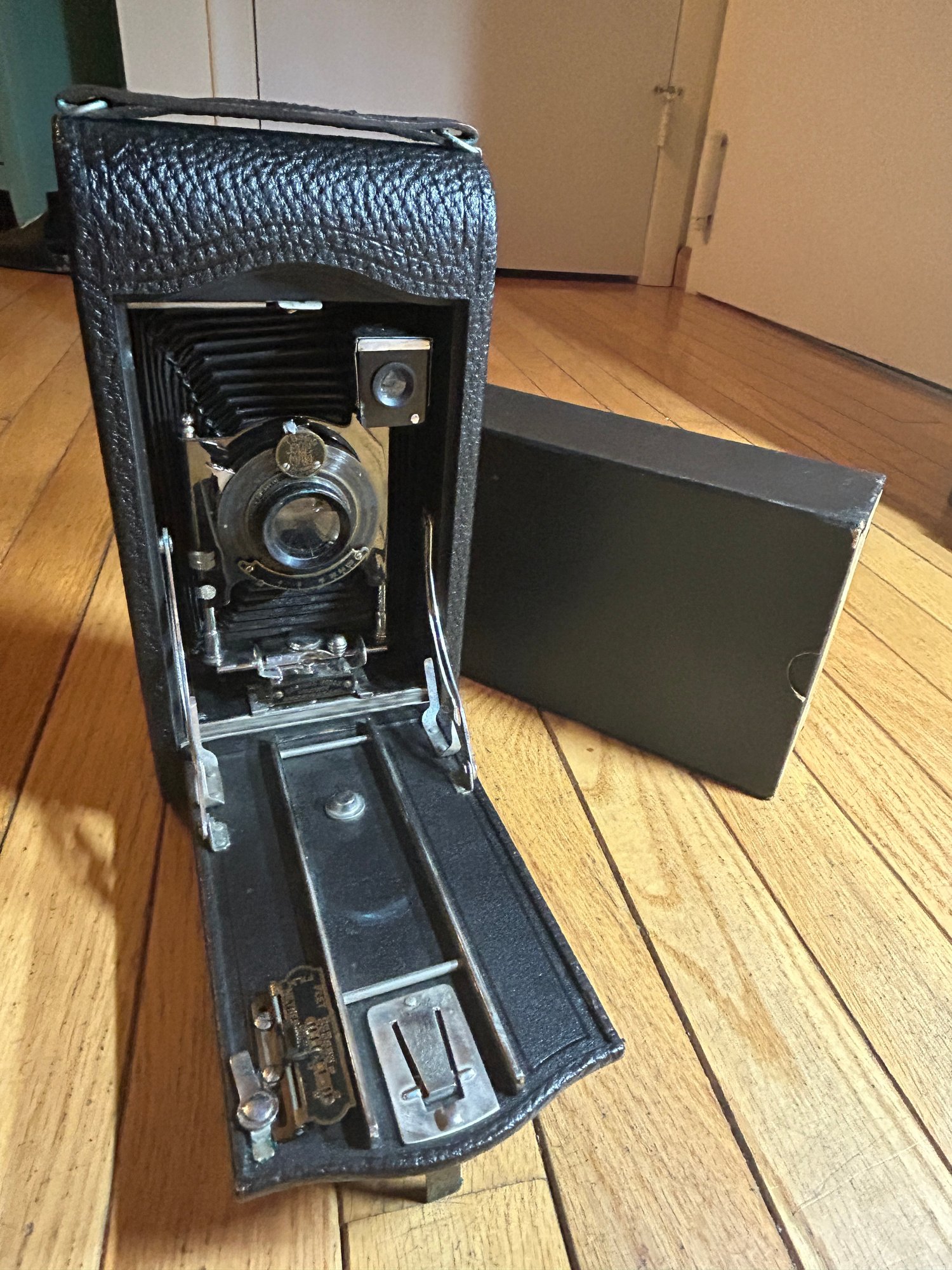 Antique Ca. 1910 KODAK 3A MODEL C Folding Camera In Original Box ...