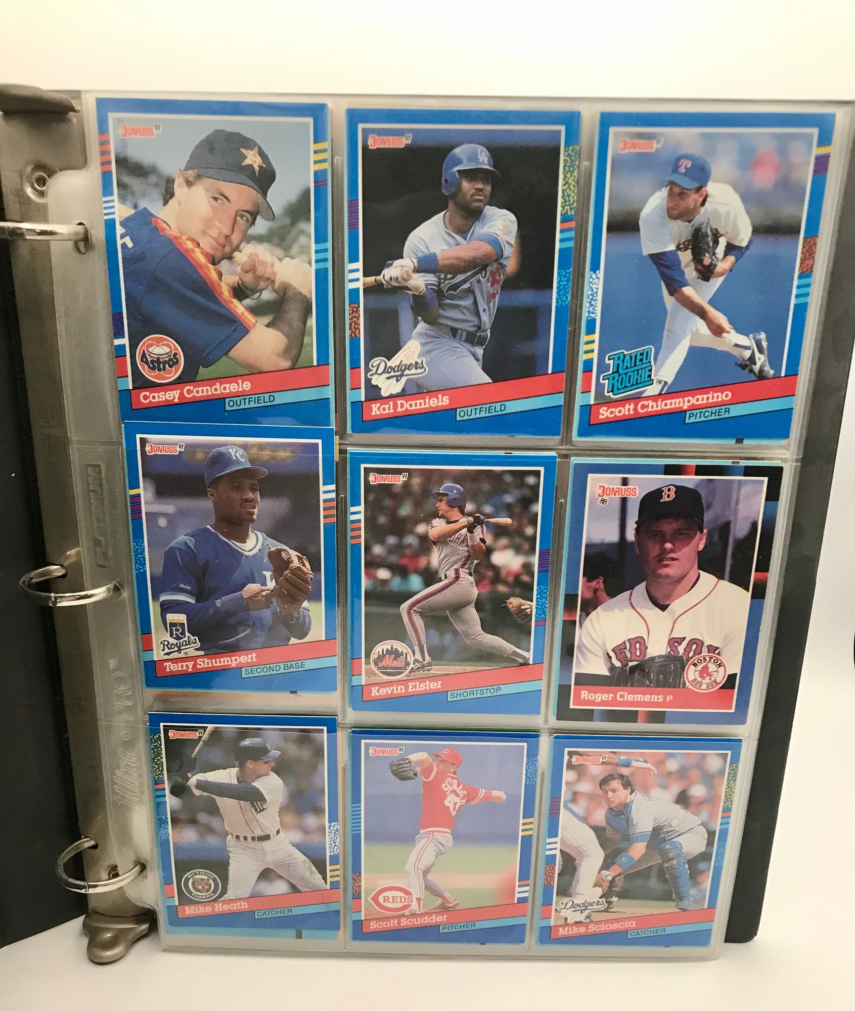 Binder Filled With Baseball Cards #2105310 | Auctionninja.com