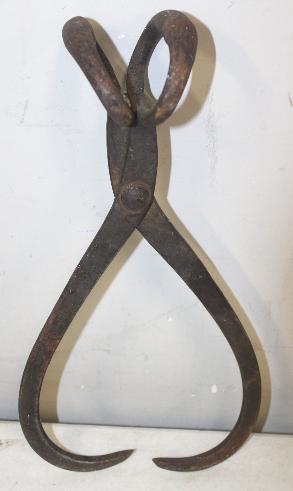 Antique Cast Iron Large Block Ice Tong Grabbers #1905333 | Auctionninja.com