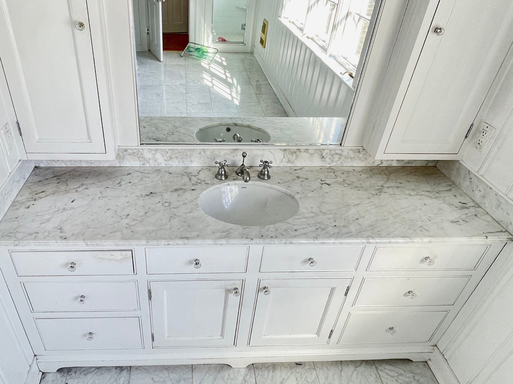 A Carera Marble Vanity Top - Cesame Sink #40828605 | Auctionninja.com