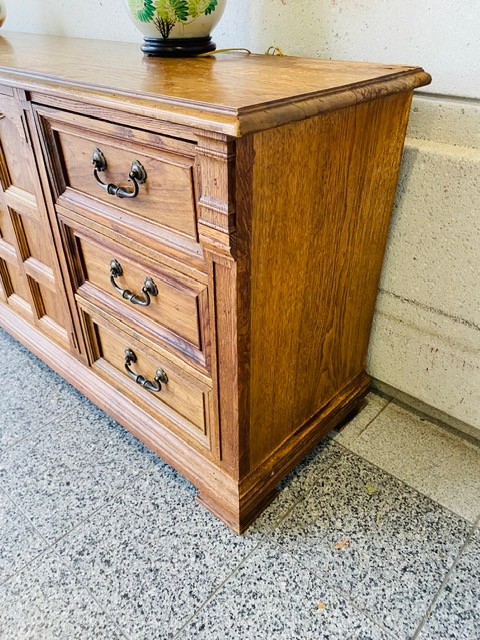 Vintage Guildhall 9 Drawer Dresser By Drexel #2245326 | Auctionninja.com