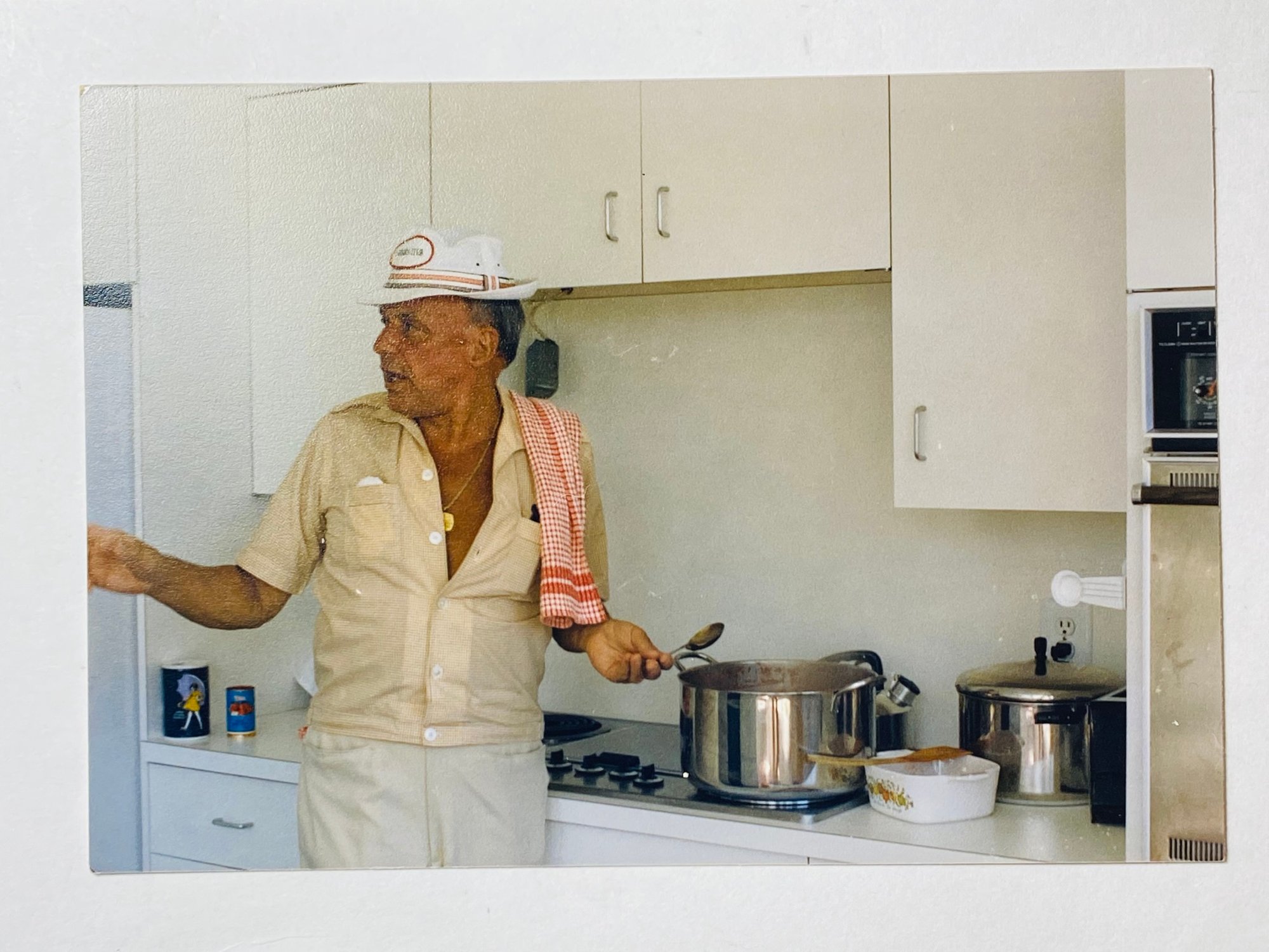 RARE! Original Photos Of Frank Sinatra Cooking At Home With His Friends ...