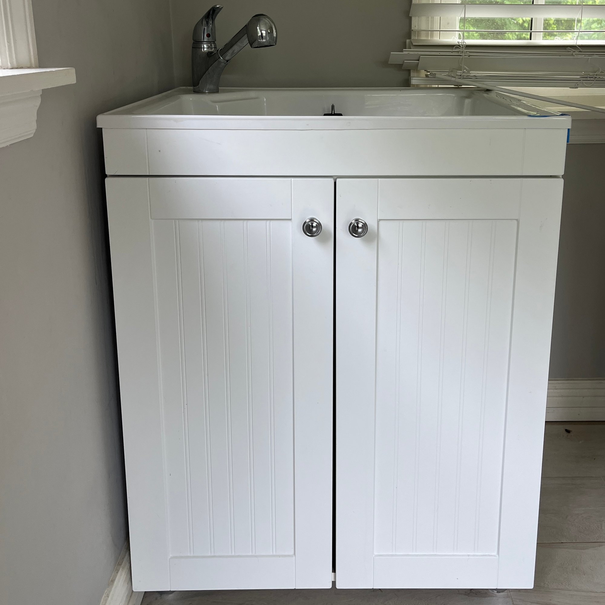 A Stand Alone Laundry Sink & Cabinet #40790549 | Auctionninja.com