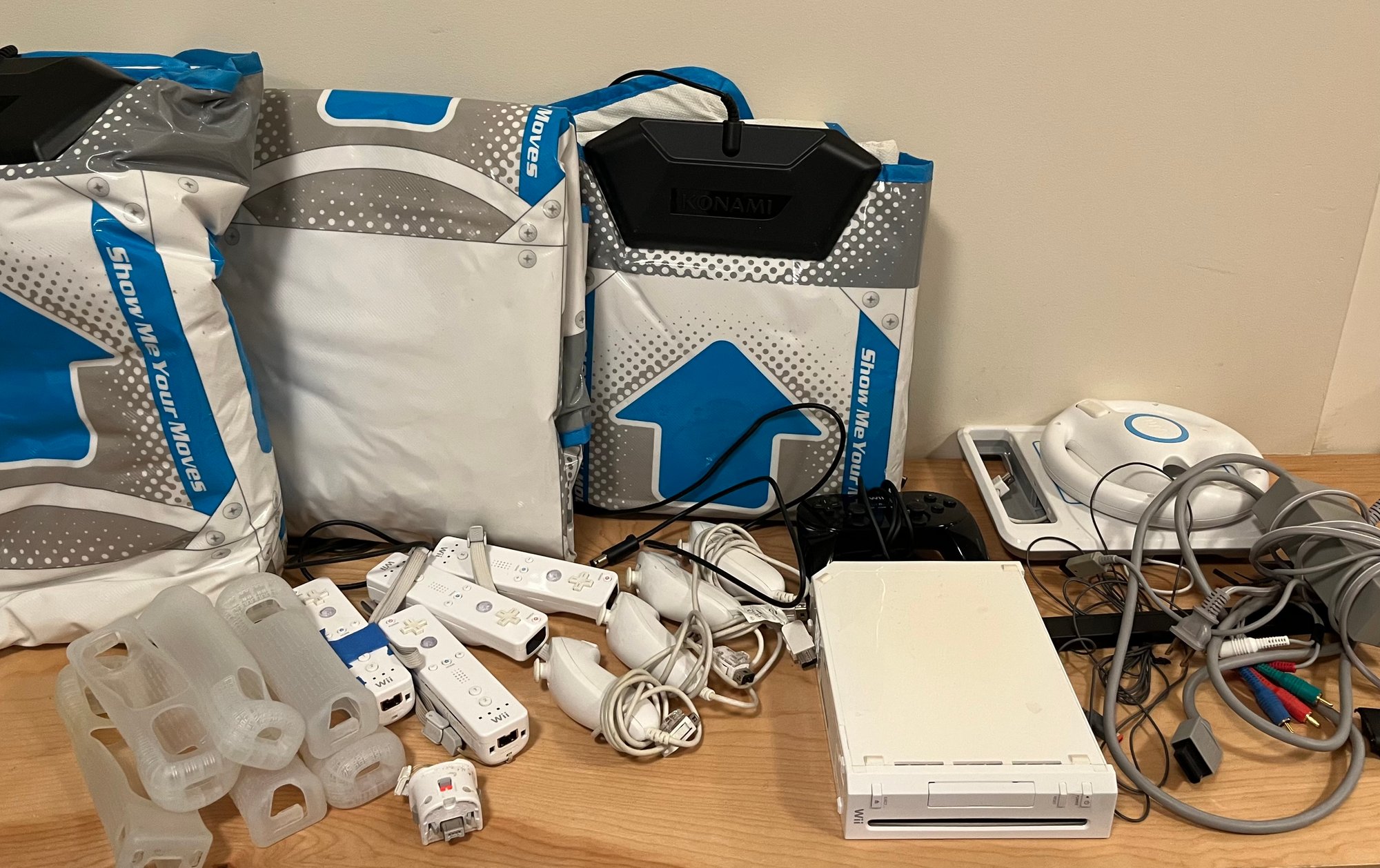 HUGE Nintendo Wii Game Console Model RVL-001(USA) And Accessories Lot ...