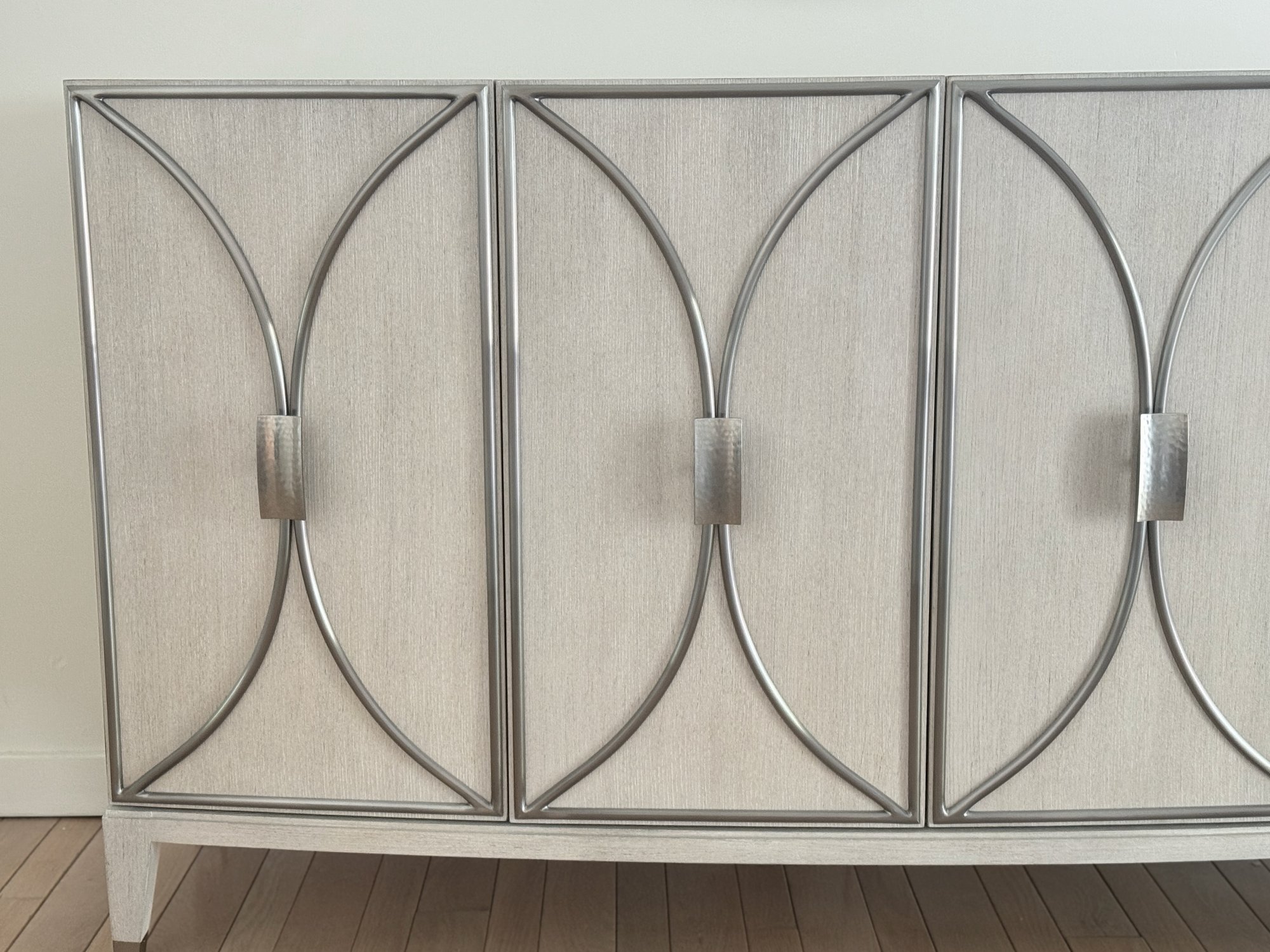 Bernhardt East Hampton Buffet #2170430 | Auctionninja.com