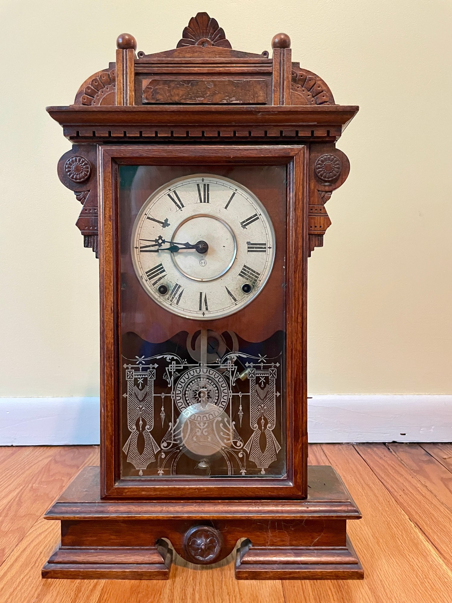 Antique Seth Thomas Gingerbread Clock. #2168921 | Auctionninja.com