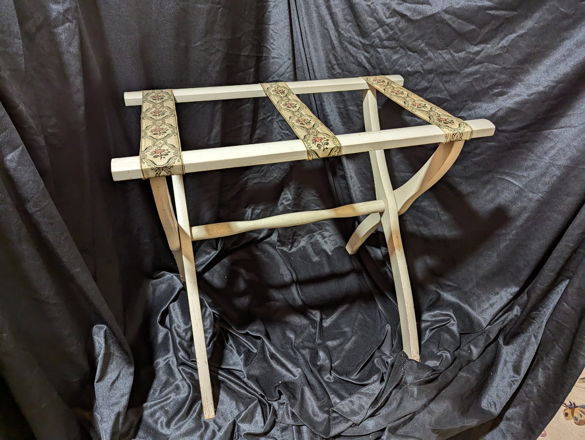 Vintage Luggage Rack #1925051 | Auctionninja.com