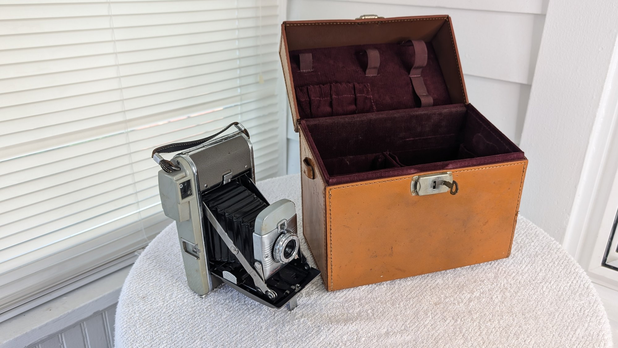 Antique Polaroid Land Camera Model 80 With Lockable Case #1938818 ...