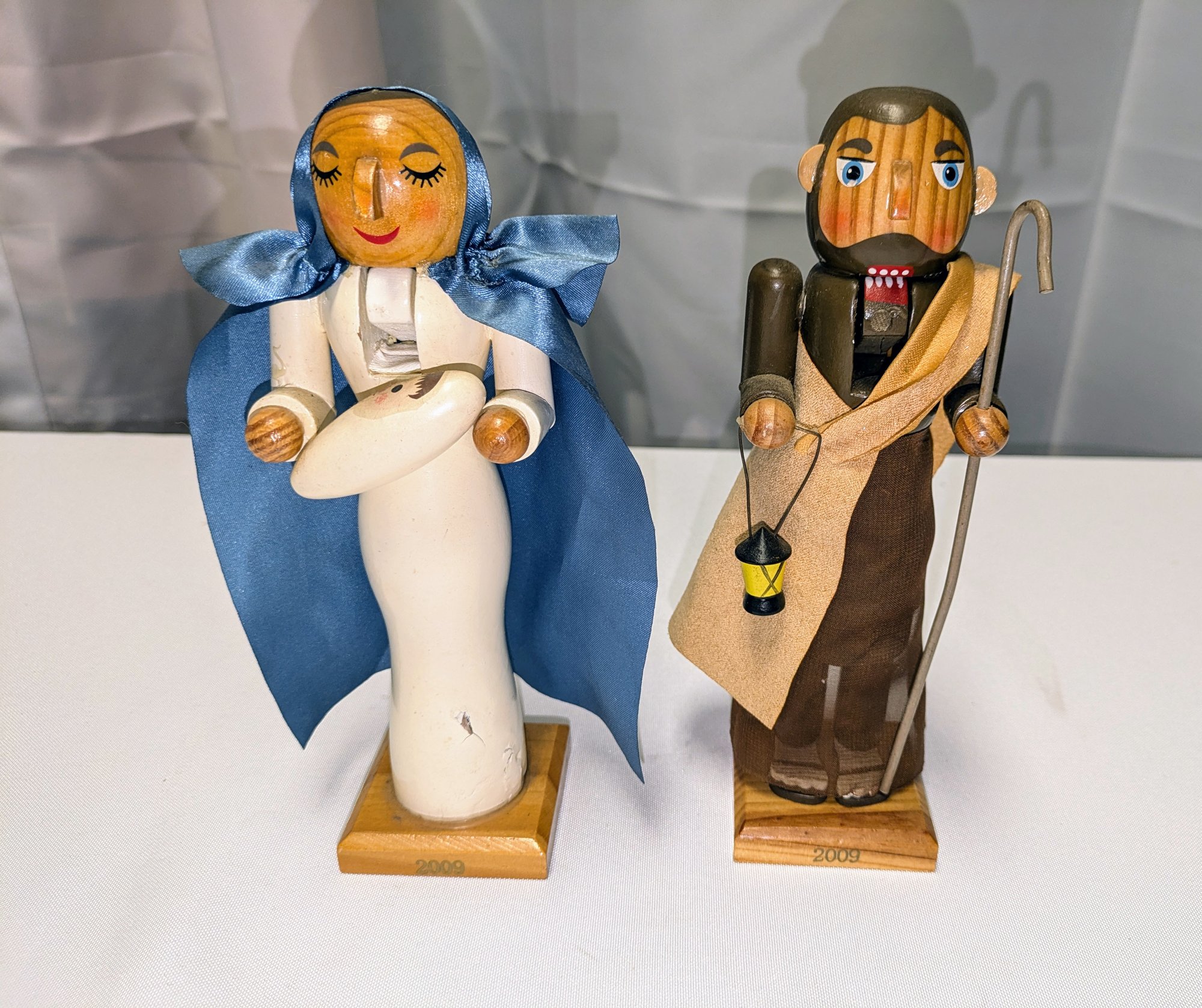 2009 Limited Edition Joseph & Mary Nutcrackers #1934224 | Auctionninja.com