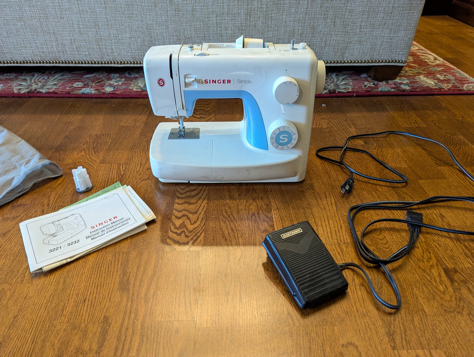 Singer Sewing Machine #1997566 | Auctionninja.com