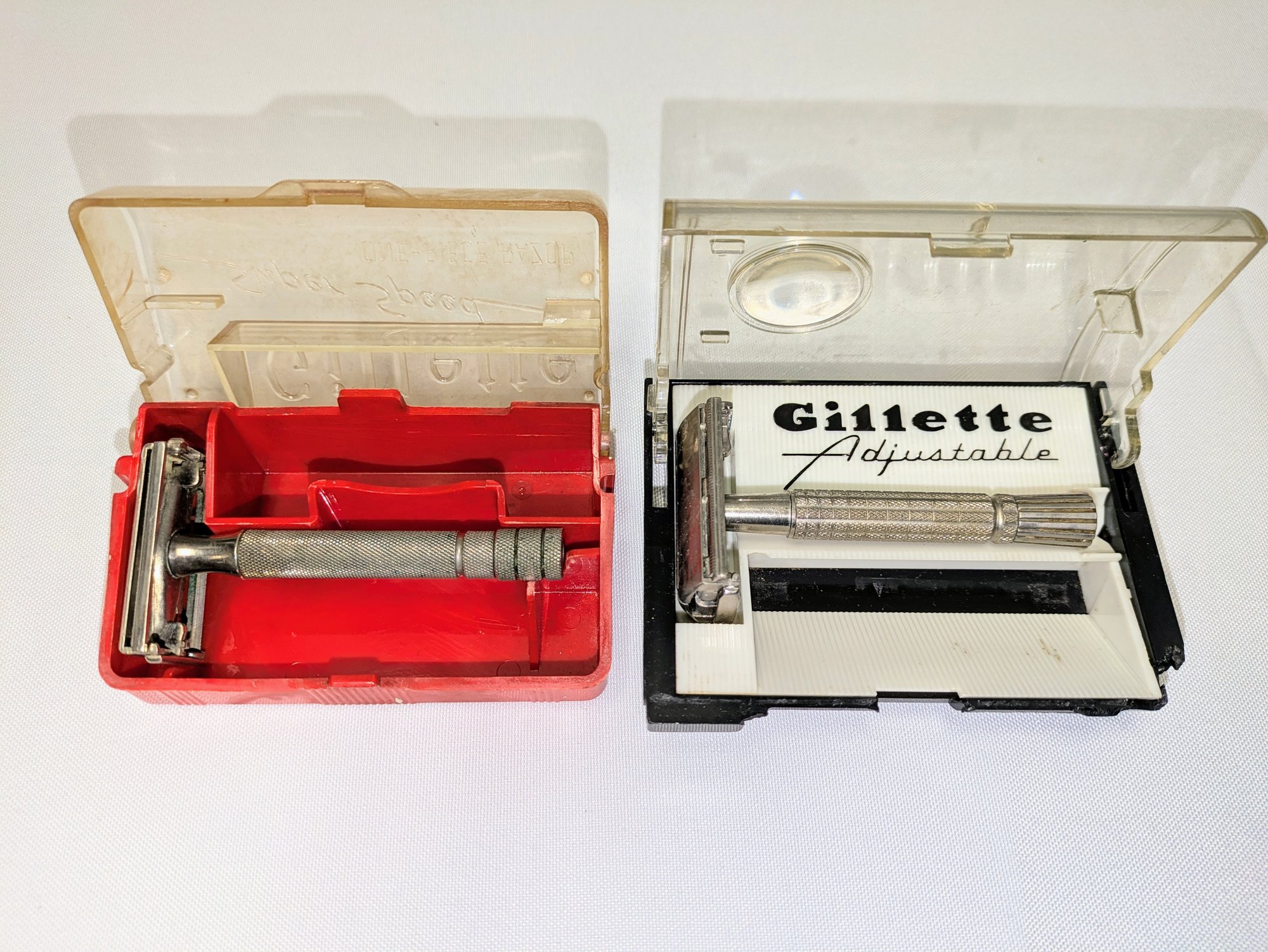 Set Of 2 Vintage Gillette Razors #2044934 | Auctionninja.com