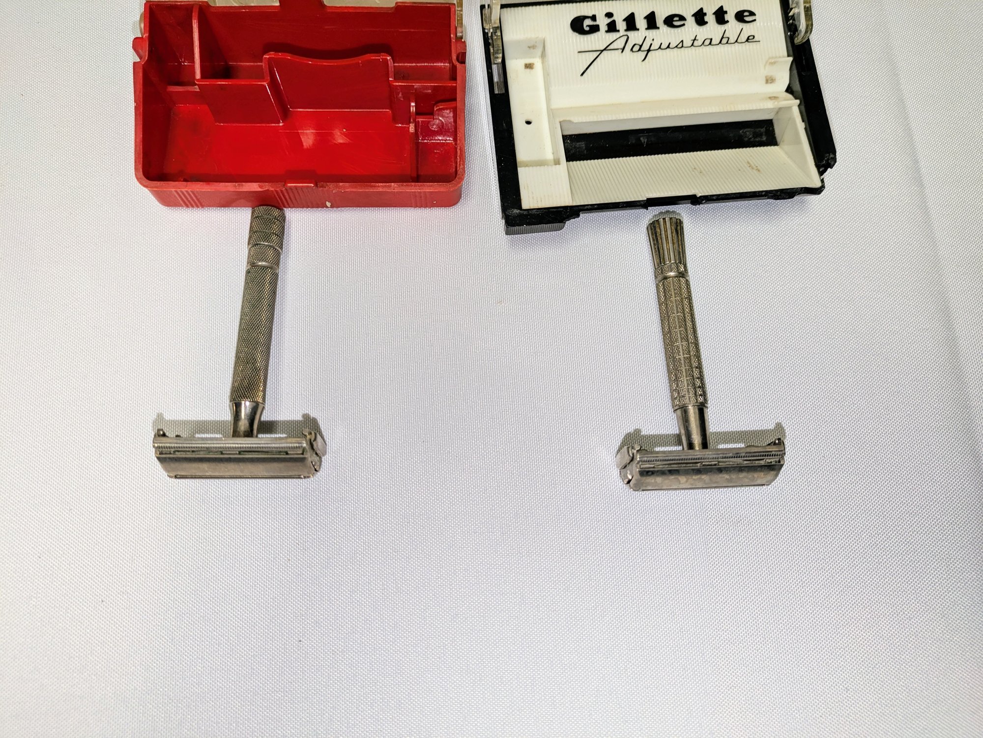 Set Of 2 Vintage Gillette Razors #2044934 | Auctionninja.com