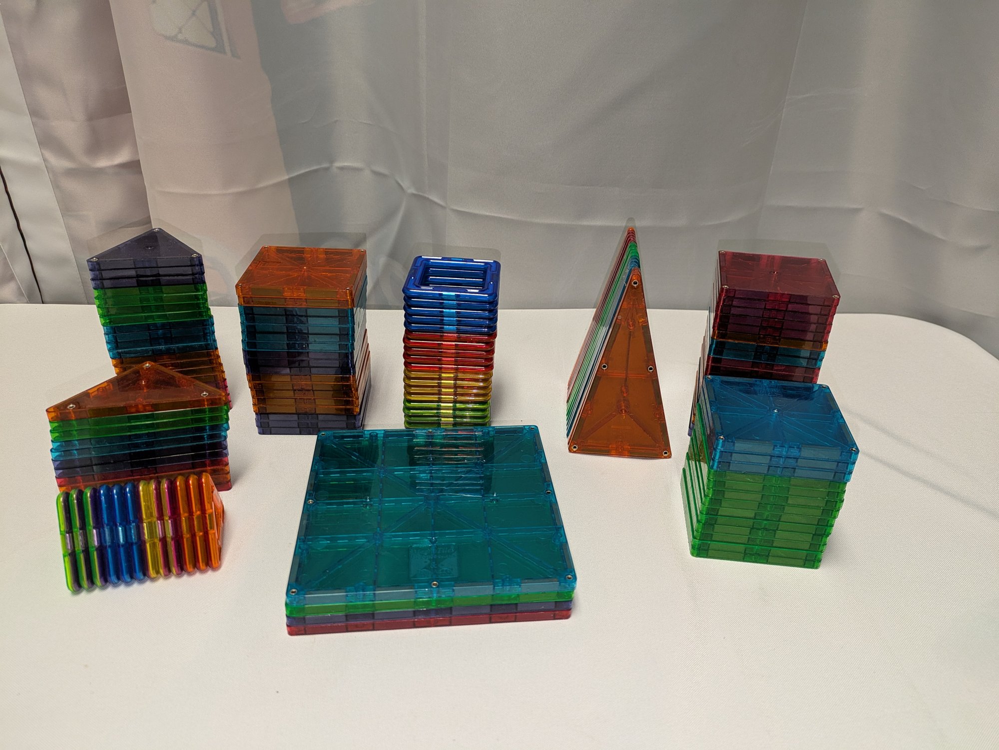 Lot Of Various Sizes & Shapes Magnetic Tiles #2100706 | Auctionninja.com