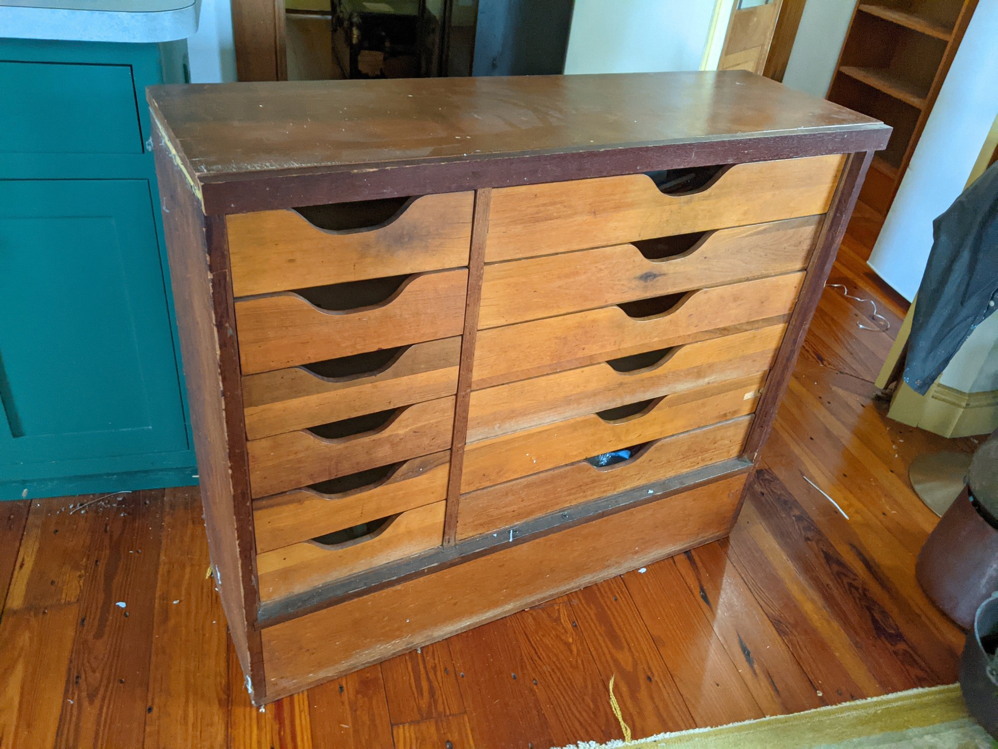 Vintage Multi Drawer Unit #2156172 | Auctionninja.com