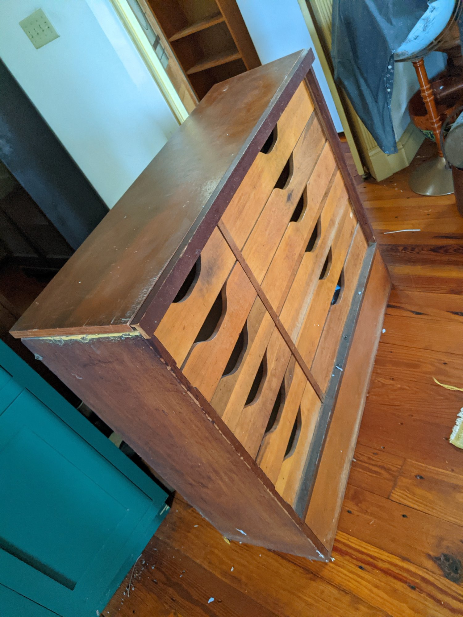 Vintage Multi Drawer Unit #2156172 | Auctionninja.com