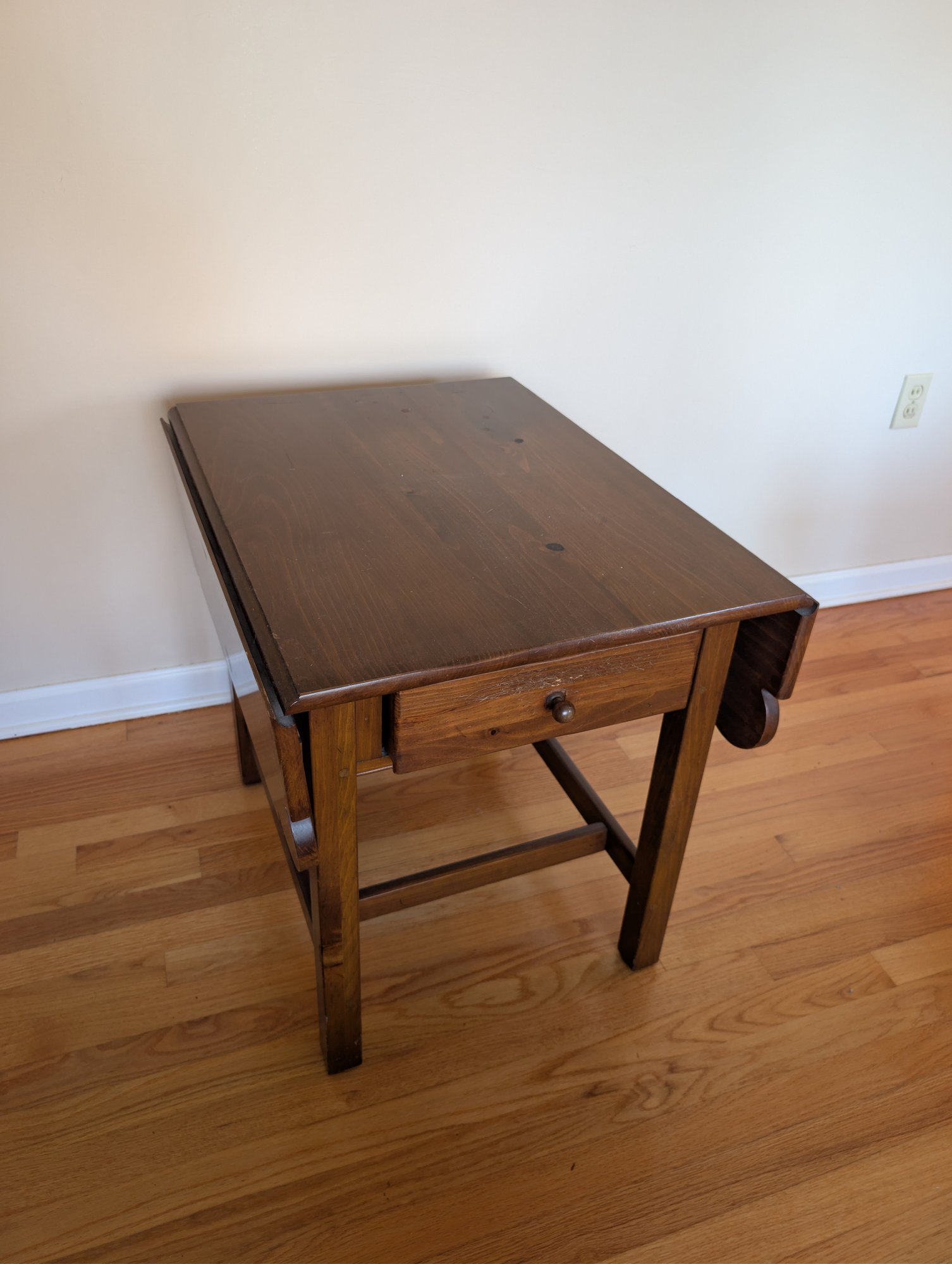 Ethan Allen Side Table #2226826 | Auctionninja.com