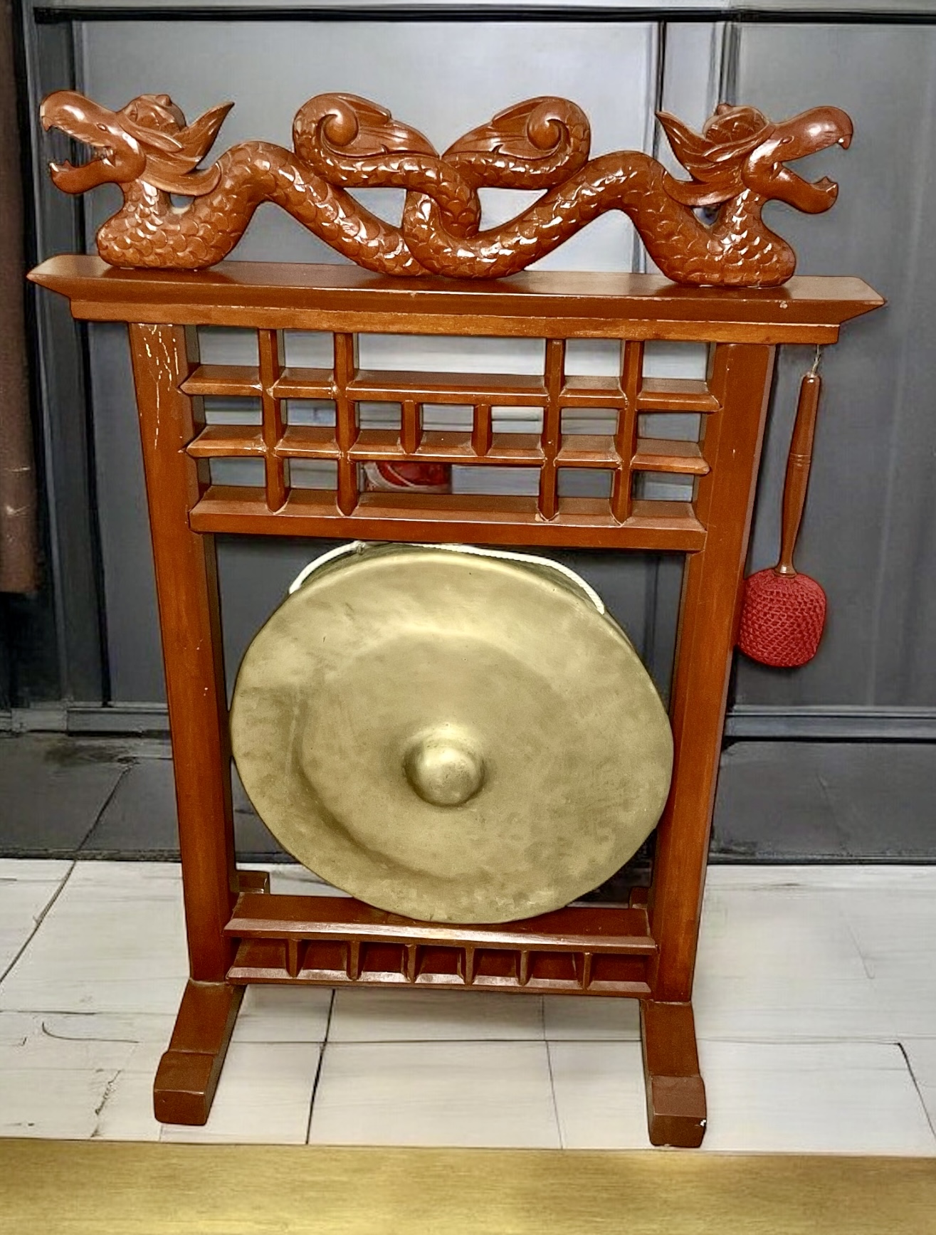Vintage Dragon Gong With Stand #2054386 | Auctionninja.com