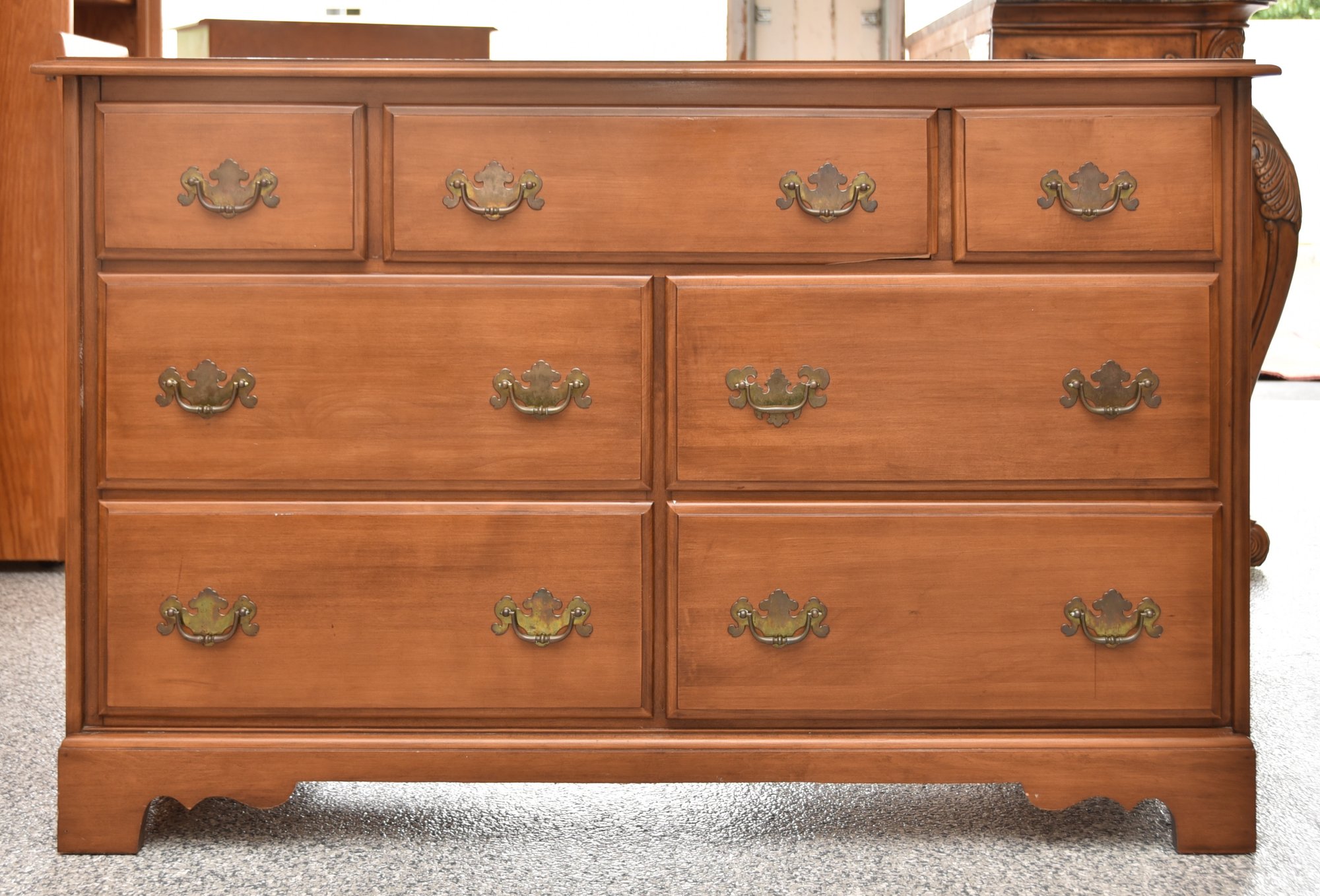 (7) Drawer Low Long Dresser #1946968 | Auctionninja.com