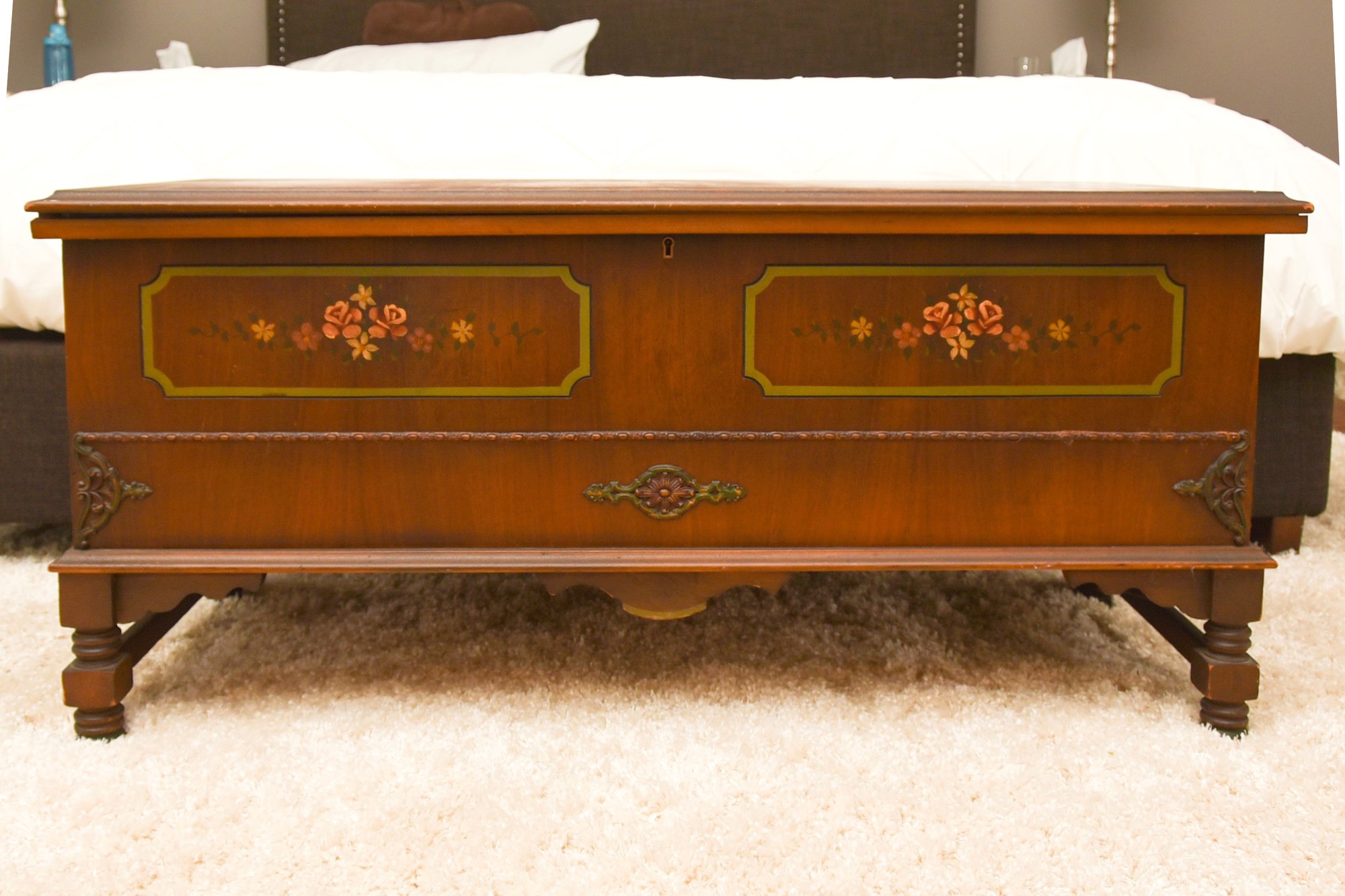Vintage Tudor Design Cedar Lined Blanket Chest Trunk With Hand-painted ...