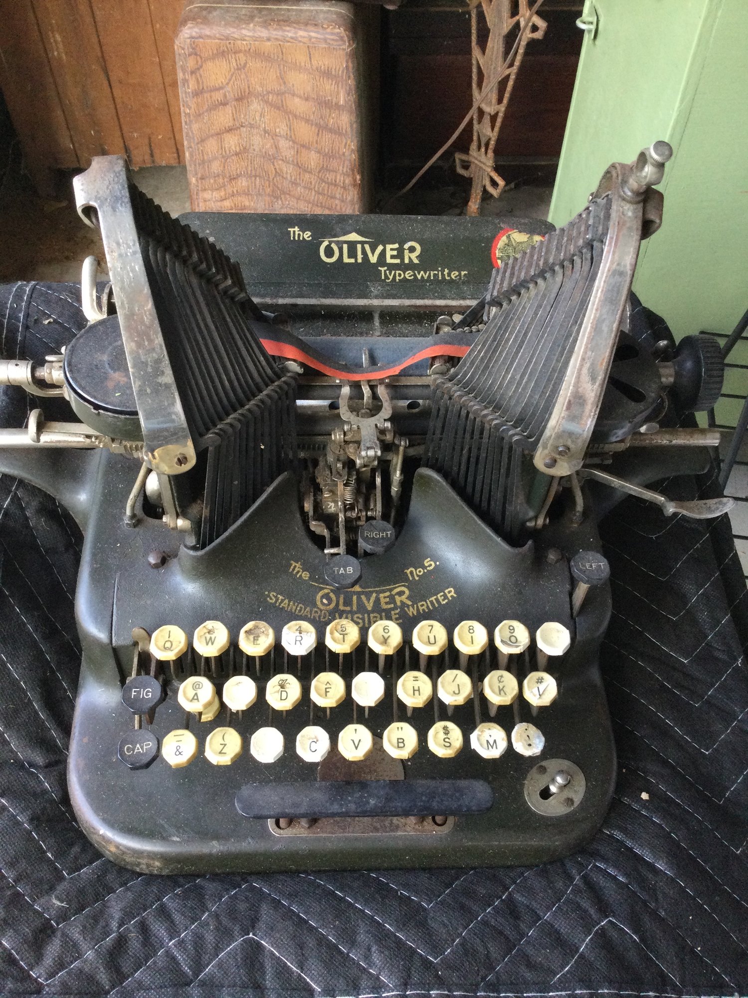 Antique Oliver No 5 Batwing Typewriter #1987851 | Auctionninja.com