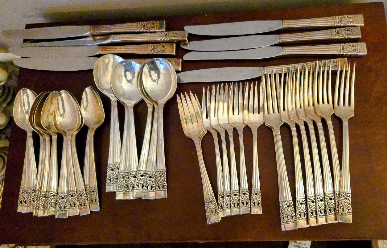 A Lovely Set Of Vintage Oneida Community Silverware 'coronation ...