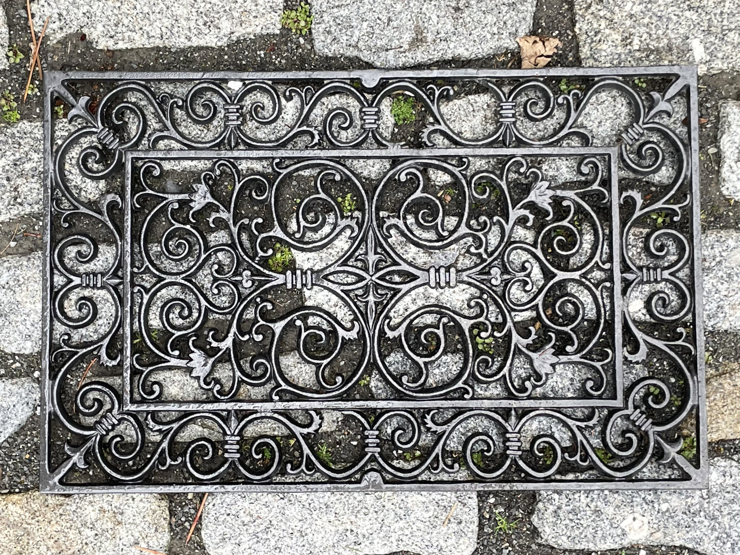 Cast Iron Floor Grate With Scroll Work #40699582 | Auctionninja.com