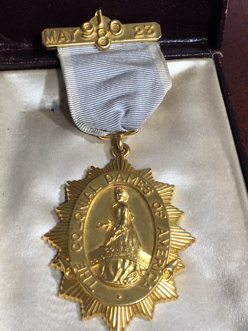 Phenomenal 18KT Gold - Tiffany & Co. Colonial Dames America Badge W/Box ...