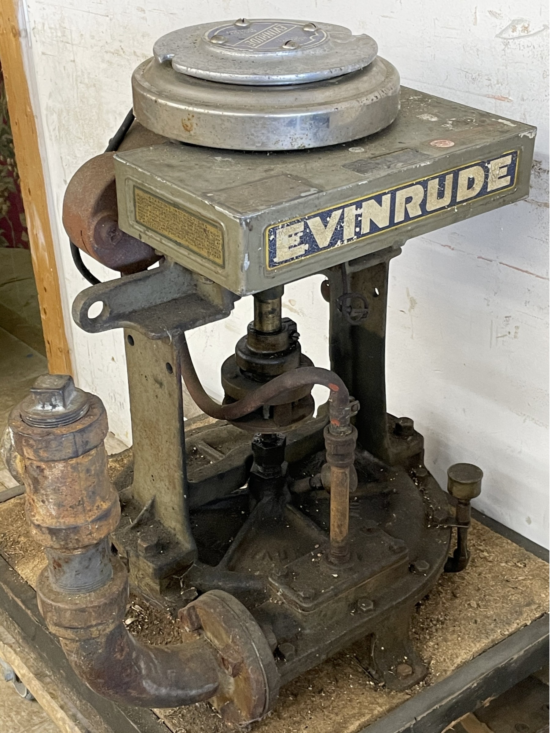 Antique Evinrude Motor / Water Pump #1358805 | Auctionninja.com