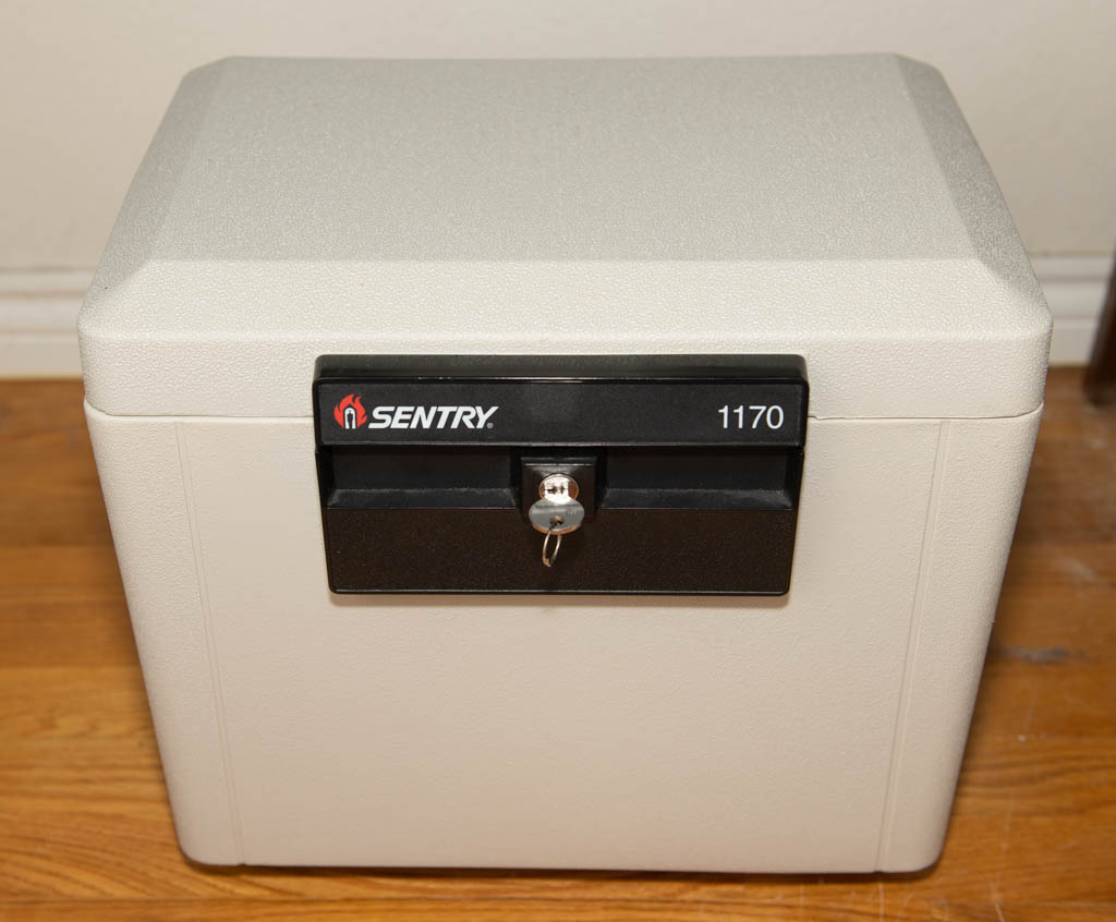 Sentry Fire File Model 1170 Safe With Key #52342 | Auctionninja.com