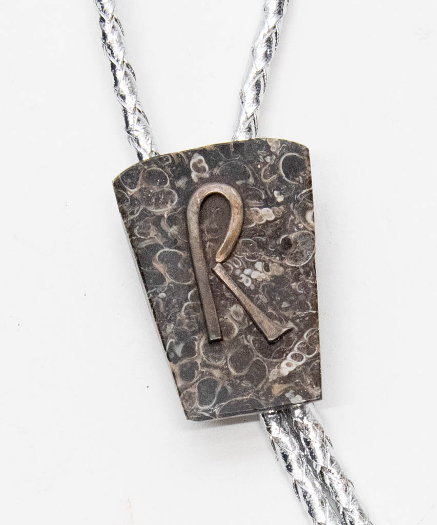 Turritella Agate And Silver "R" Bolo Tie #38872 | Auctionninja.com