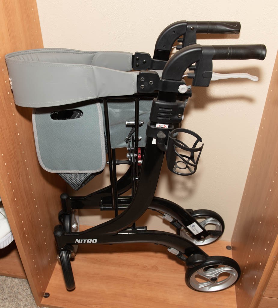 Drive Medical RTL10266BK-H Nitro Euro Style Walker Rollator, Hemi ...