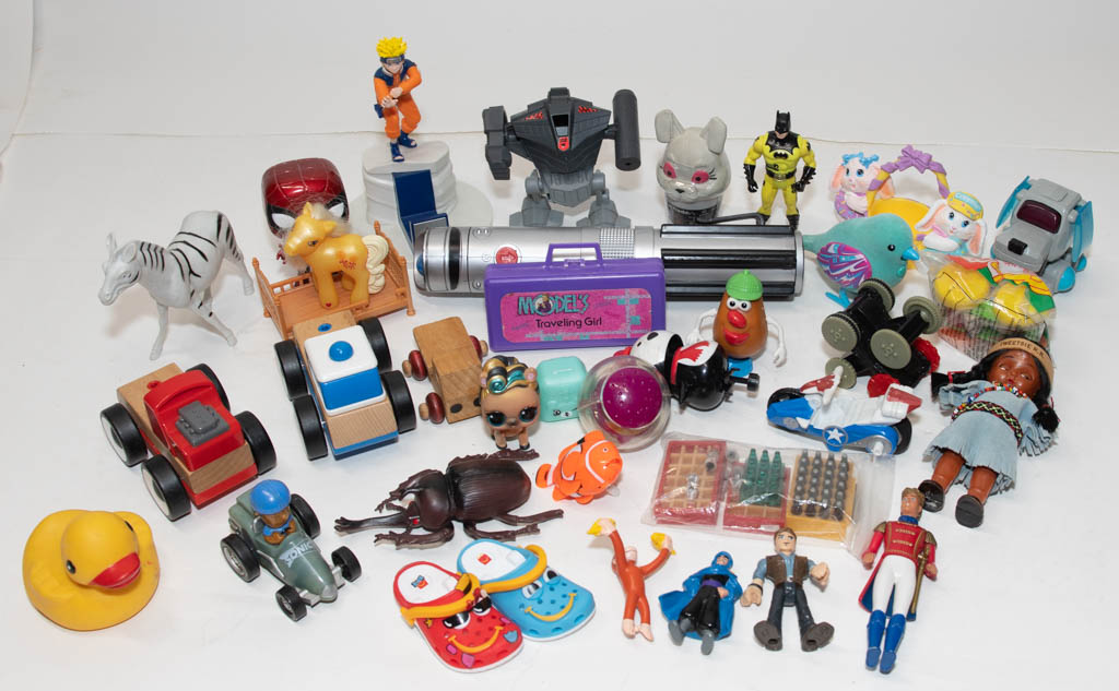 Assorted 1990s And 2000s Small Toys Including McDonalds #46924 ...