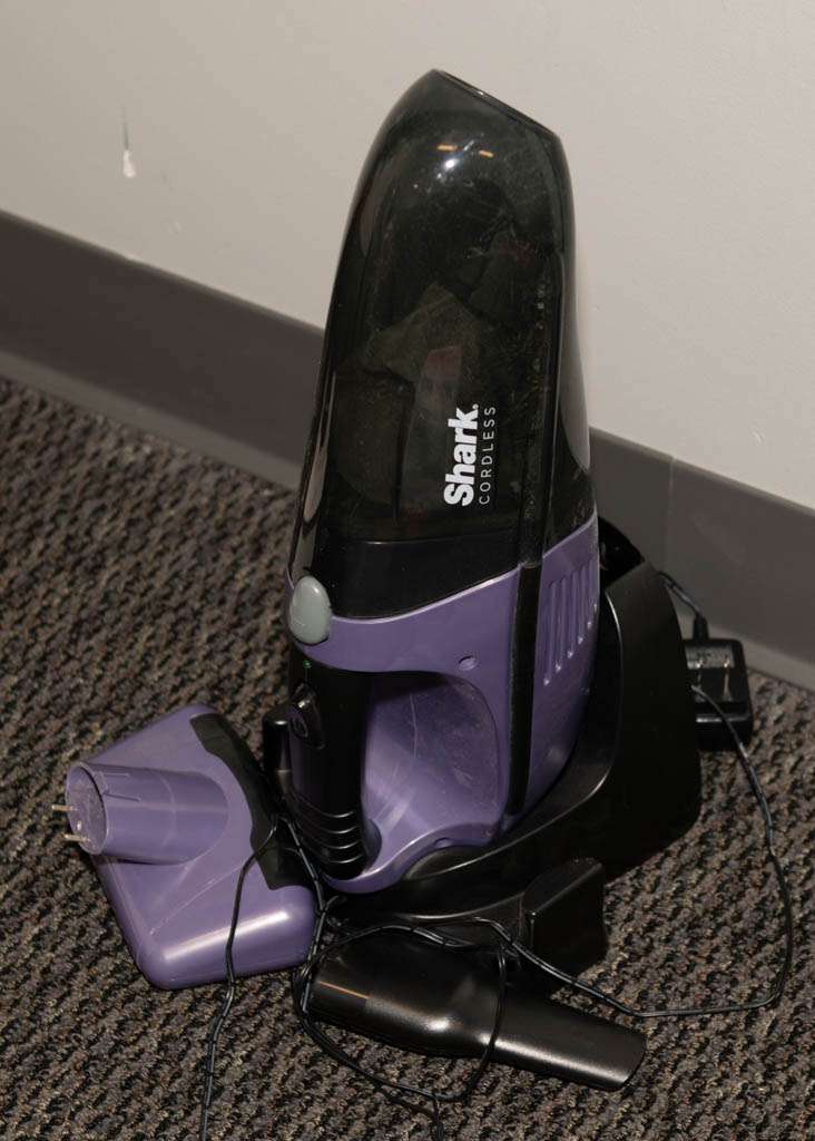 Shark Cordless Handy Vac #44015 | Auctionninja.com