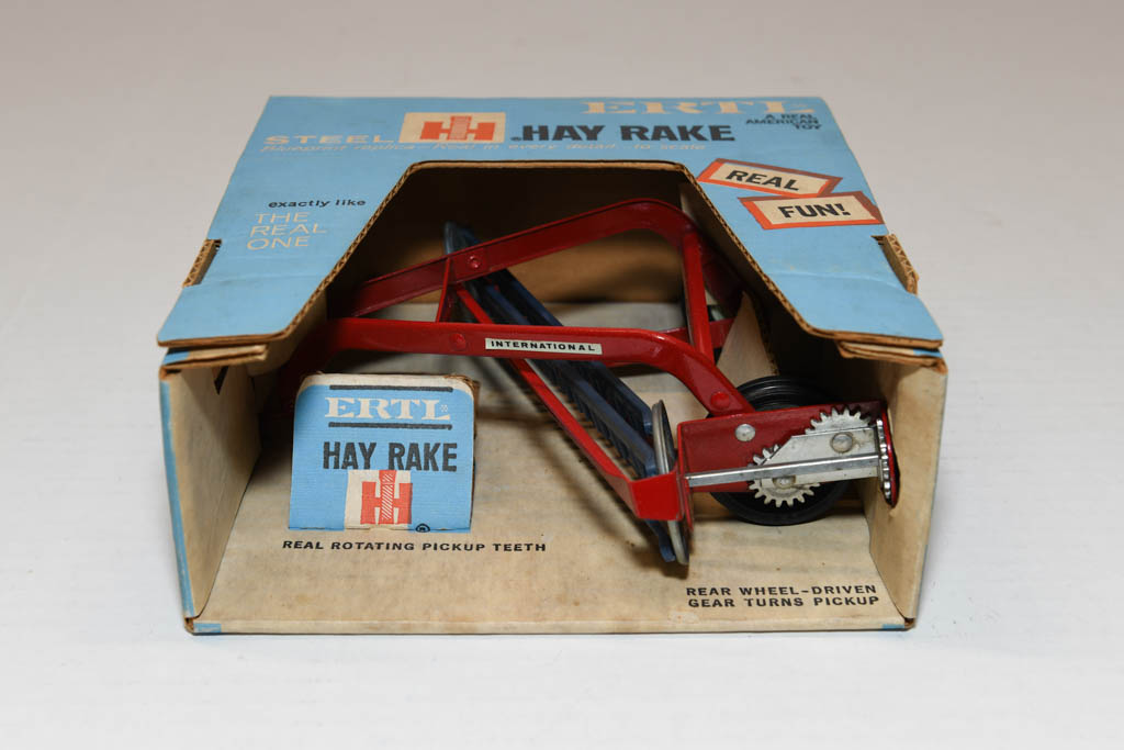 ERTL Blueprint Replica International Hay Rake #19899 | Auctionninja.com