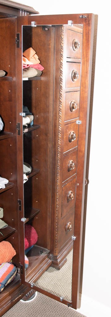 BERNHARDT Embassy Row Collection Master Chest #57309 | Auctionninja.com