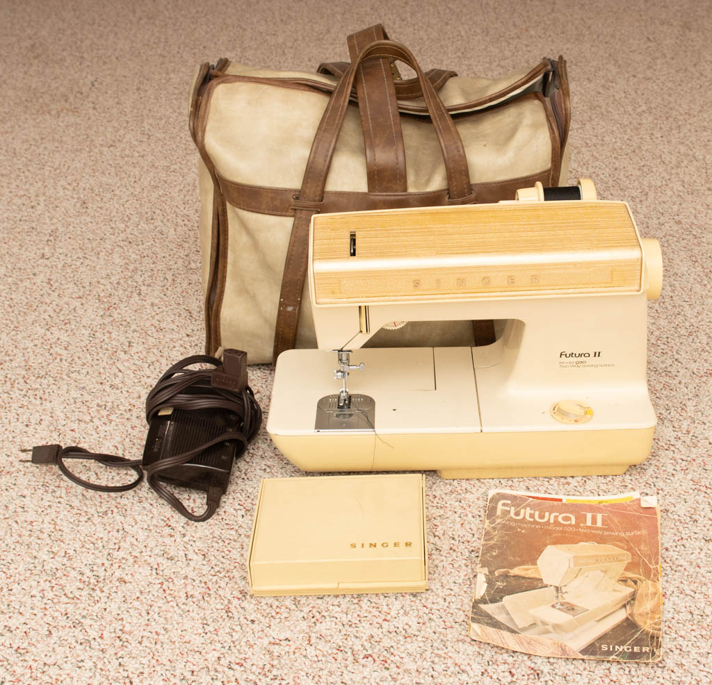 1976 Singer Futura II #920 Sewing Machine #47795 | Auctionninja.com