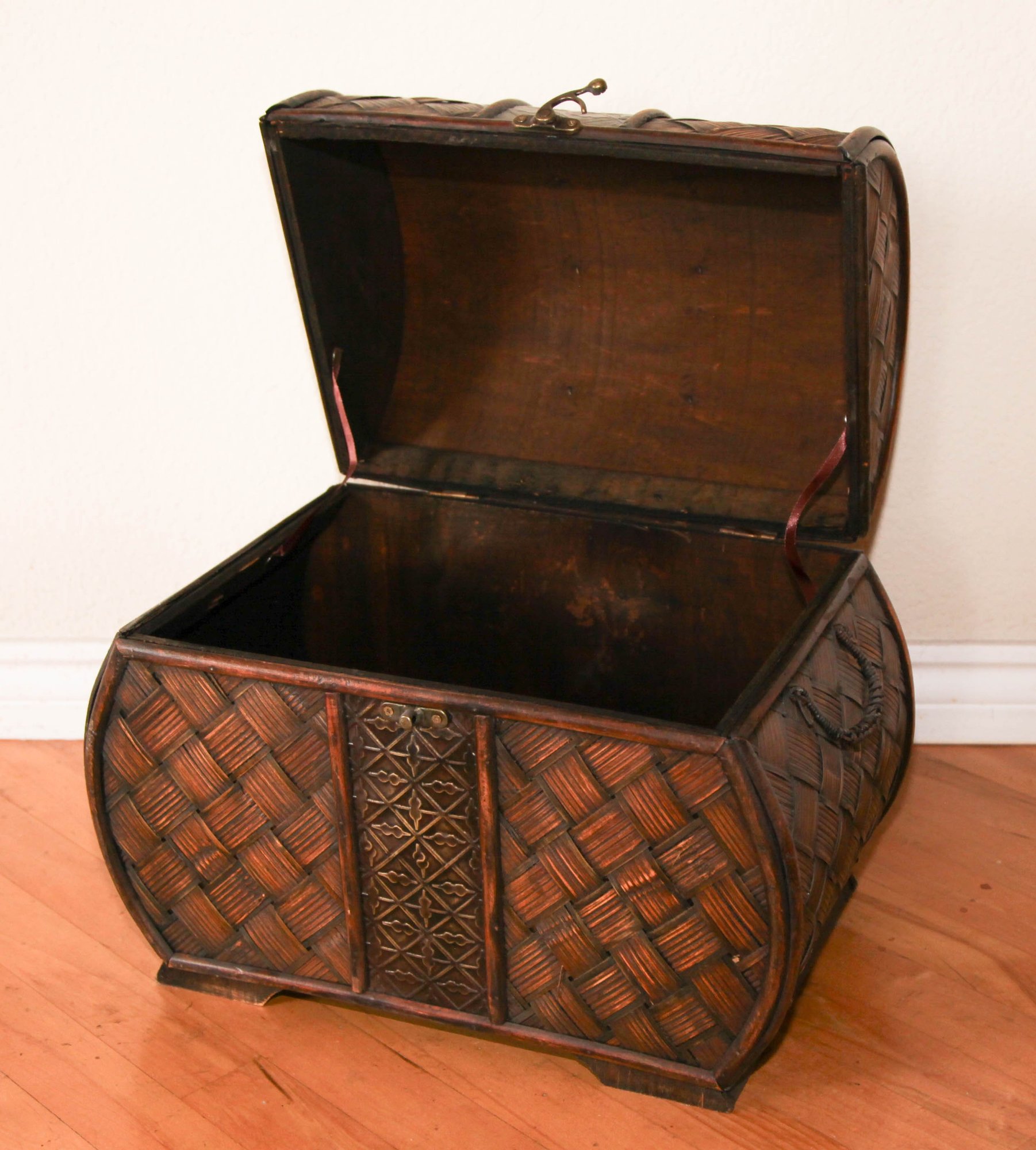 Wood And Rattan Rounded Hinged Lid Storage Box #63306 | Auctionninja.com