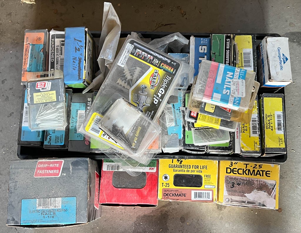 Lot Of Partial Box Hardware #65778 | Auctionninja.com