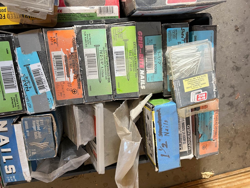 Lot Of Partial Box Hardware #65778 | Auctionninja.com