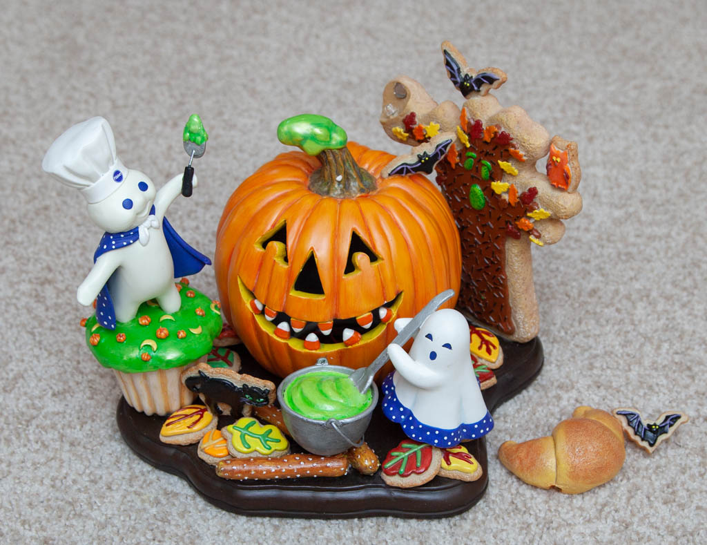 The Danbury Mint Pillsbury Doughboy Sweet 'N Spooky Treats With Box ...