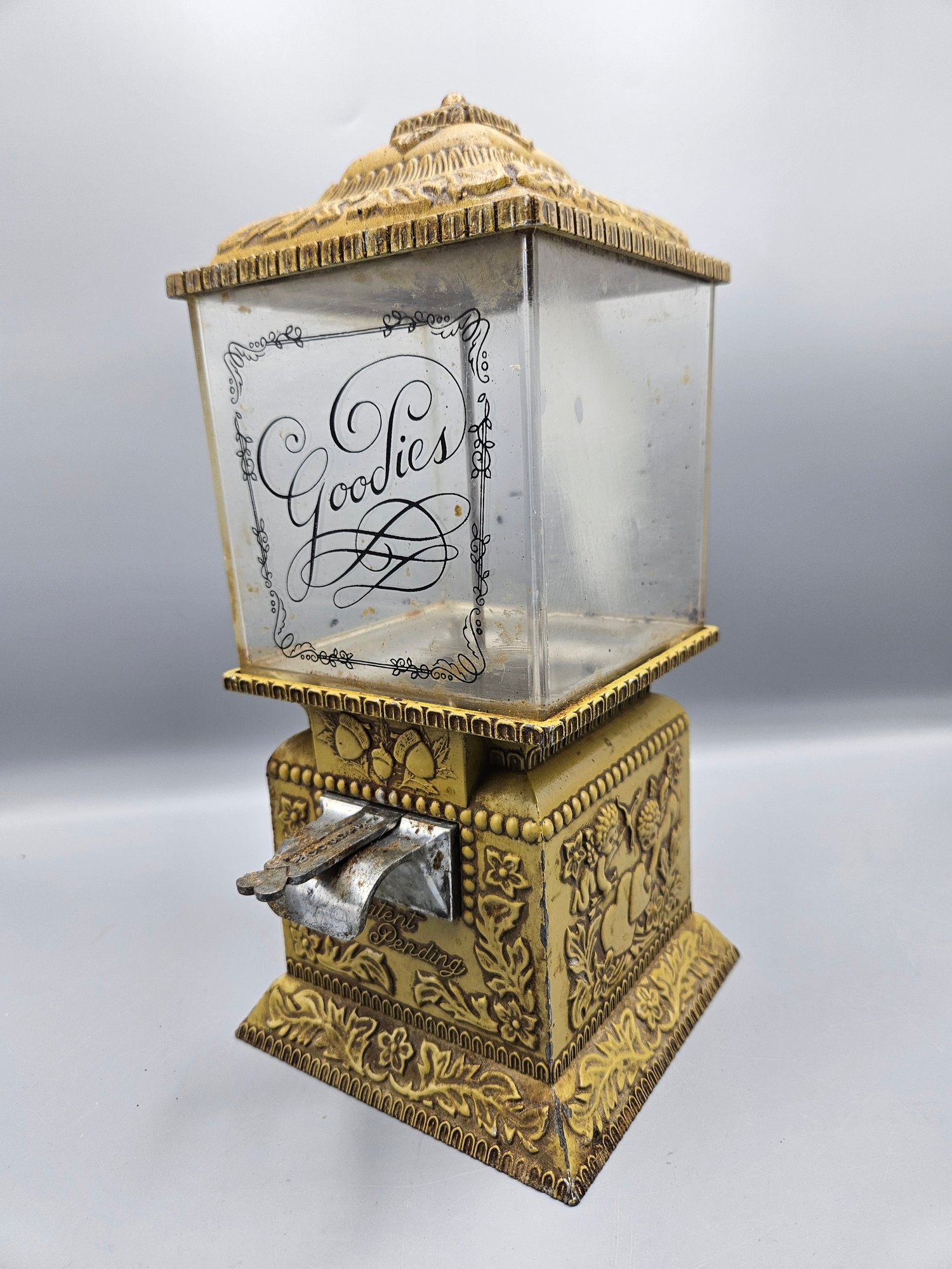 Vintage Candy Dispenser #1380 | Auctionninja.com