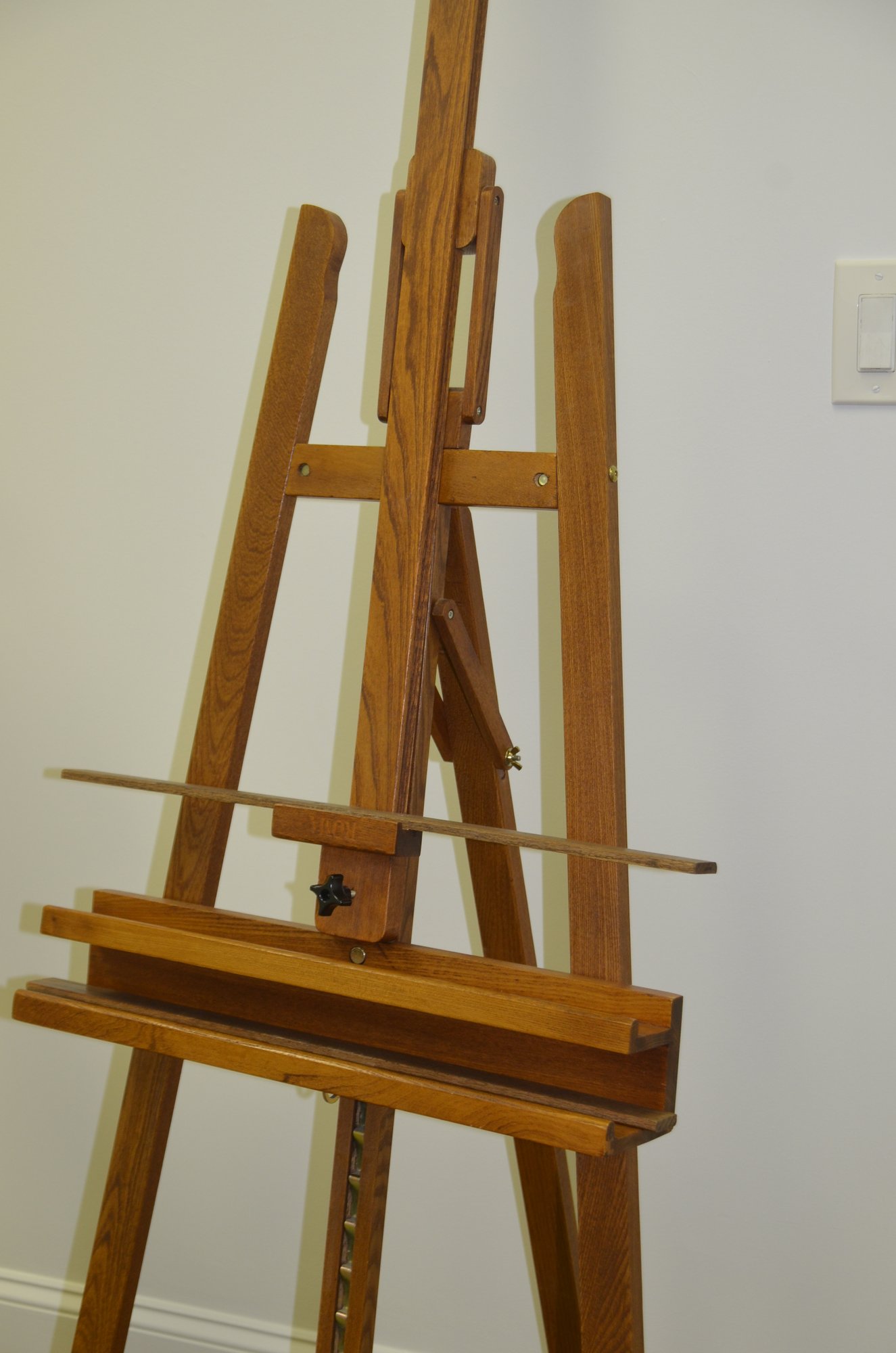 314) Wood Art Easel By Roma Adjustable #33195 | Auctionninja.com